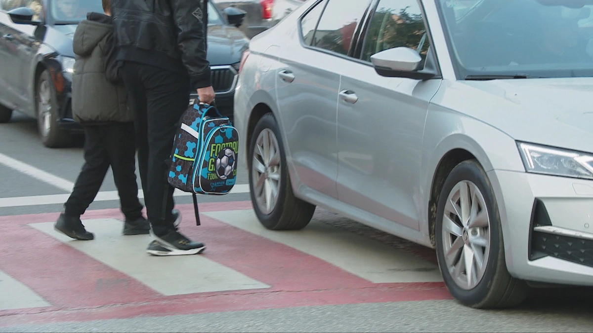 Automobili opkolili zagrebačku školu - roditelji zabrinuti za sigurnost ...