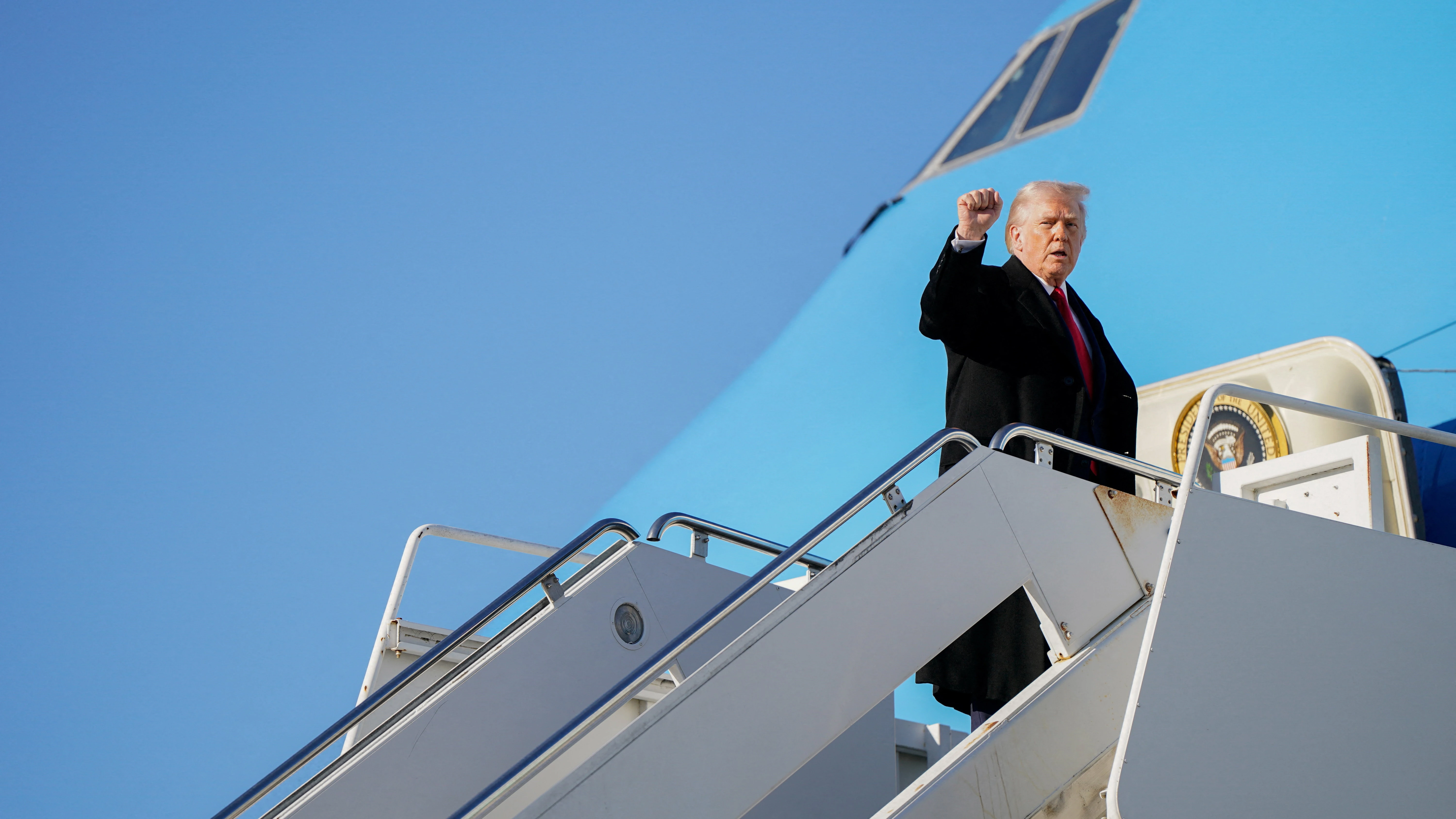 Nova paleta boja Trumpova Air Force Onea: crvena, bijela, plava i ...