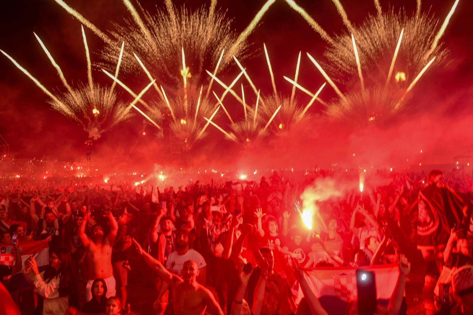 HRT: Thompson holds massive concert in Sinj