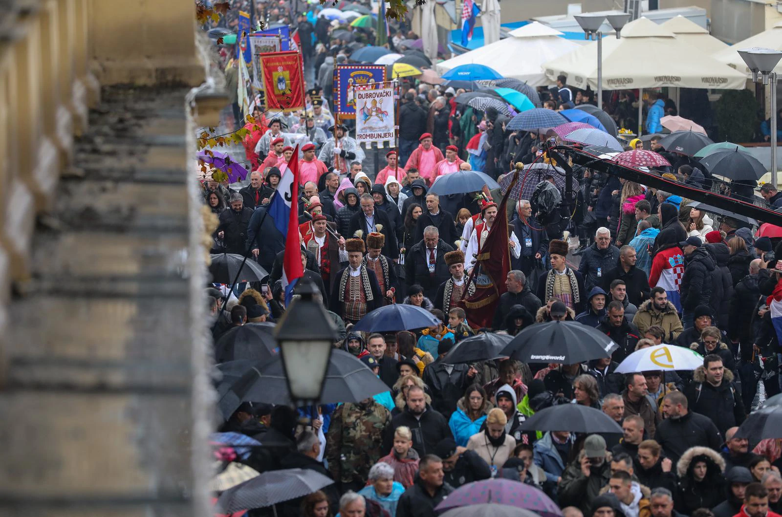Tisuće ljudi u koloni sjećanja u Vukovaru - HRT