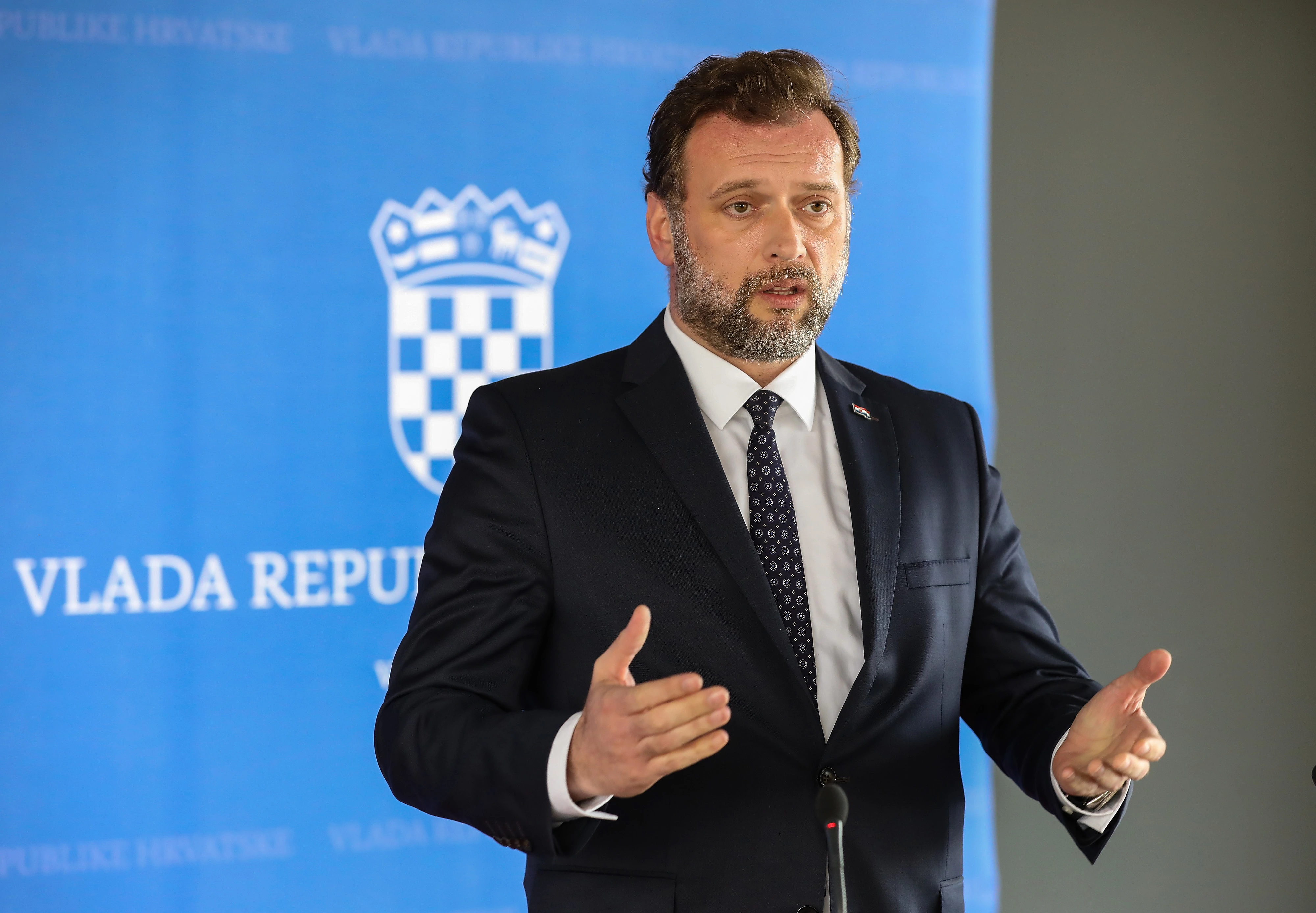 Banožić o APN kreditu: Uvijek netko ima drugačiji metar za moralnost - HRT