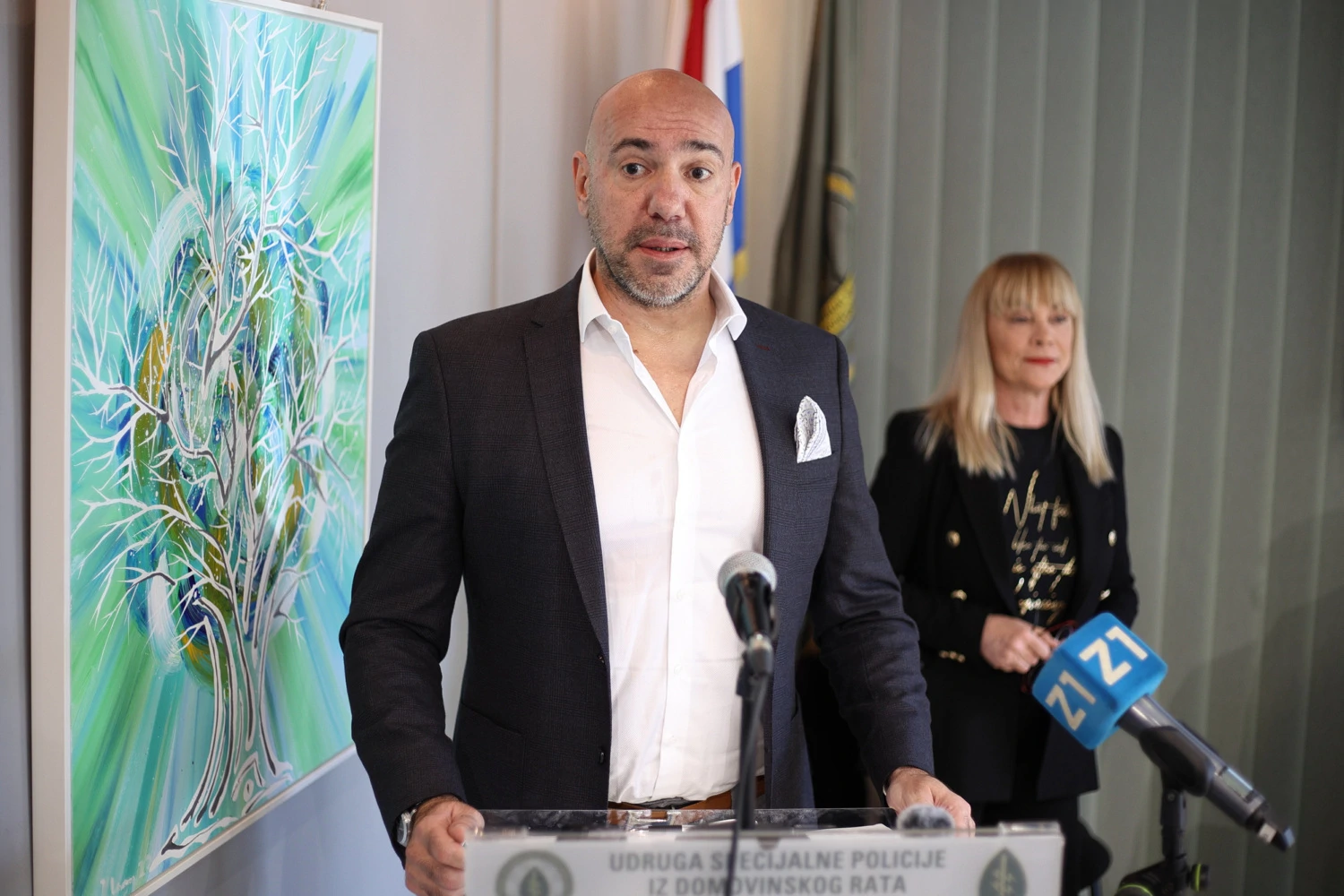 Braniteljska plaketa za trofejnog izbornika Tucka - HRT