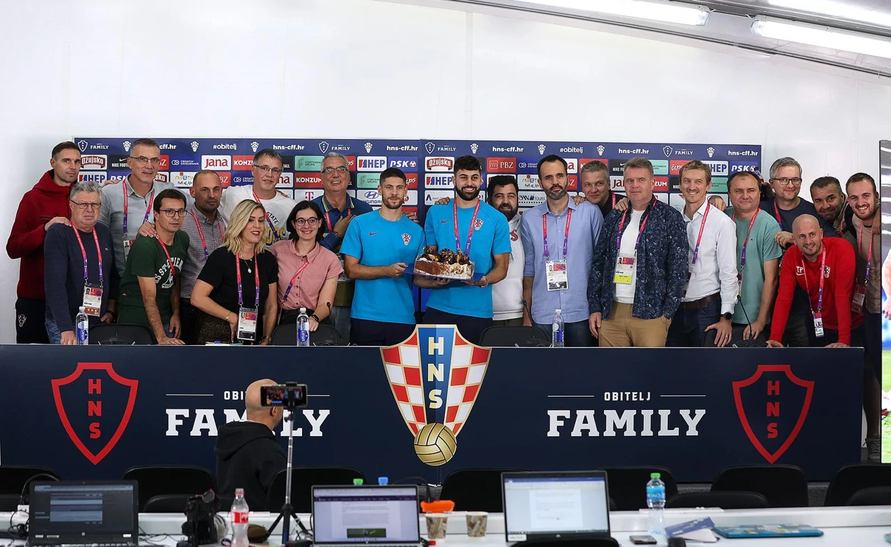 Torta za hrvatske novinare - HRT