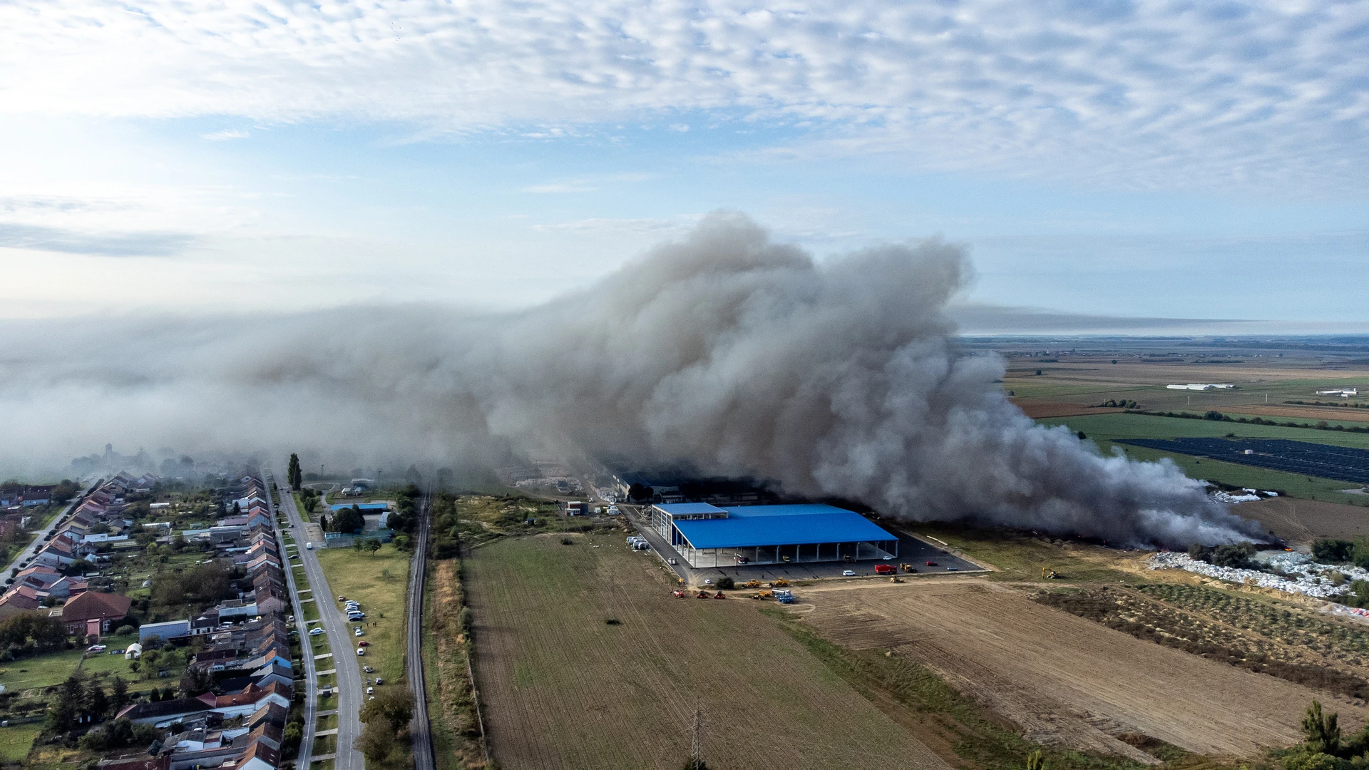 HRT: Massive fire in plastic processing plant near Osijek has been ...