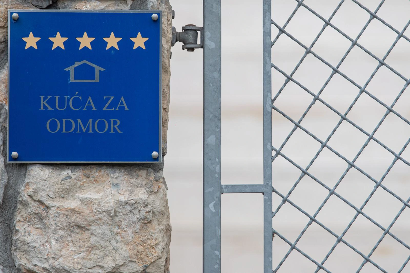 Tko će morati plaćati porez na nekretnine? - HRT