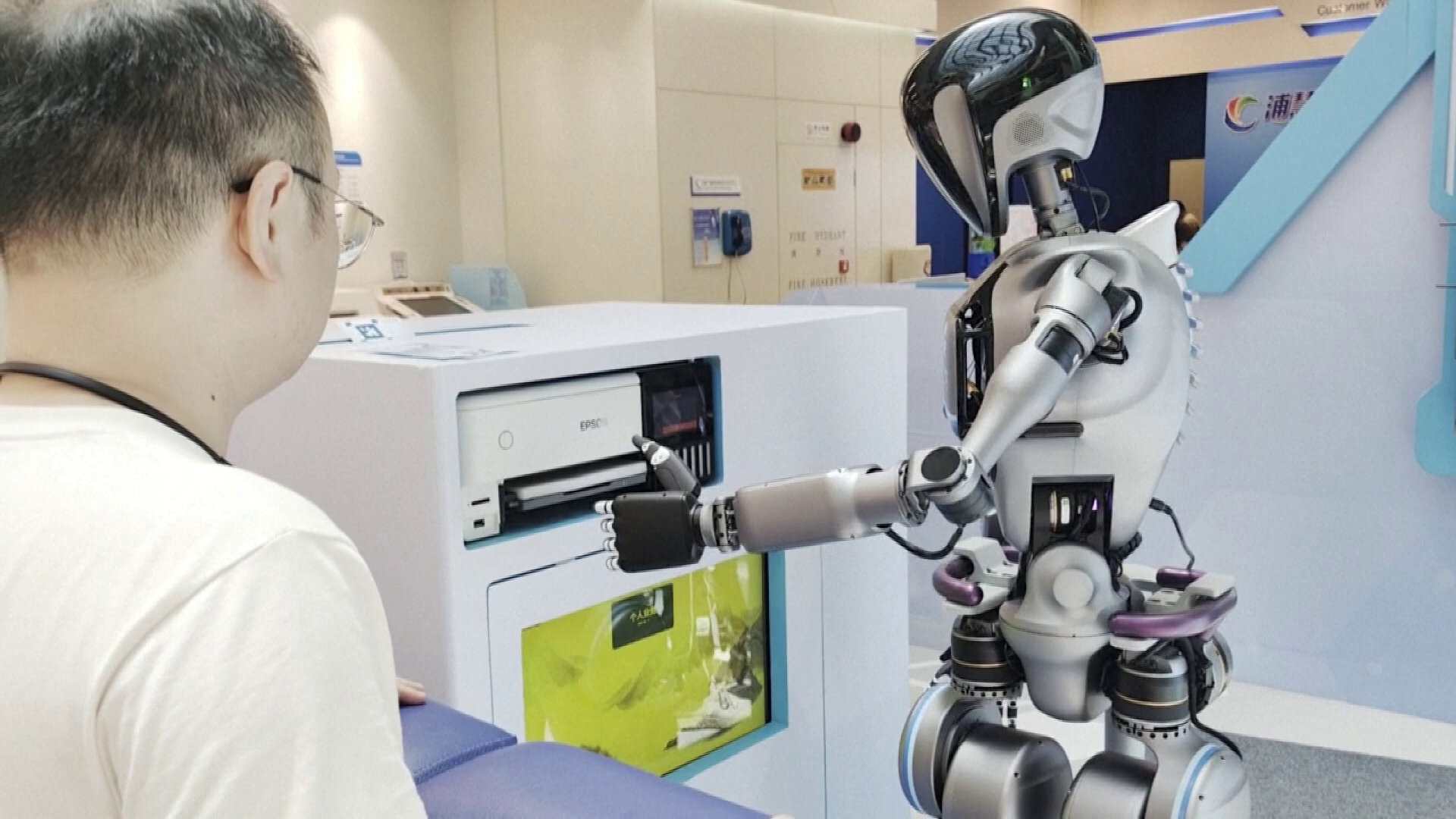 Roboti – pomoćnici u bankama - HRT