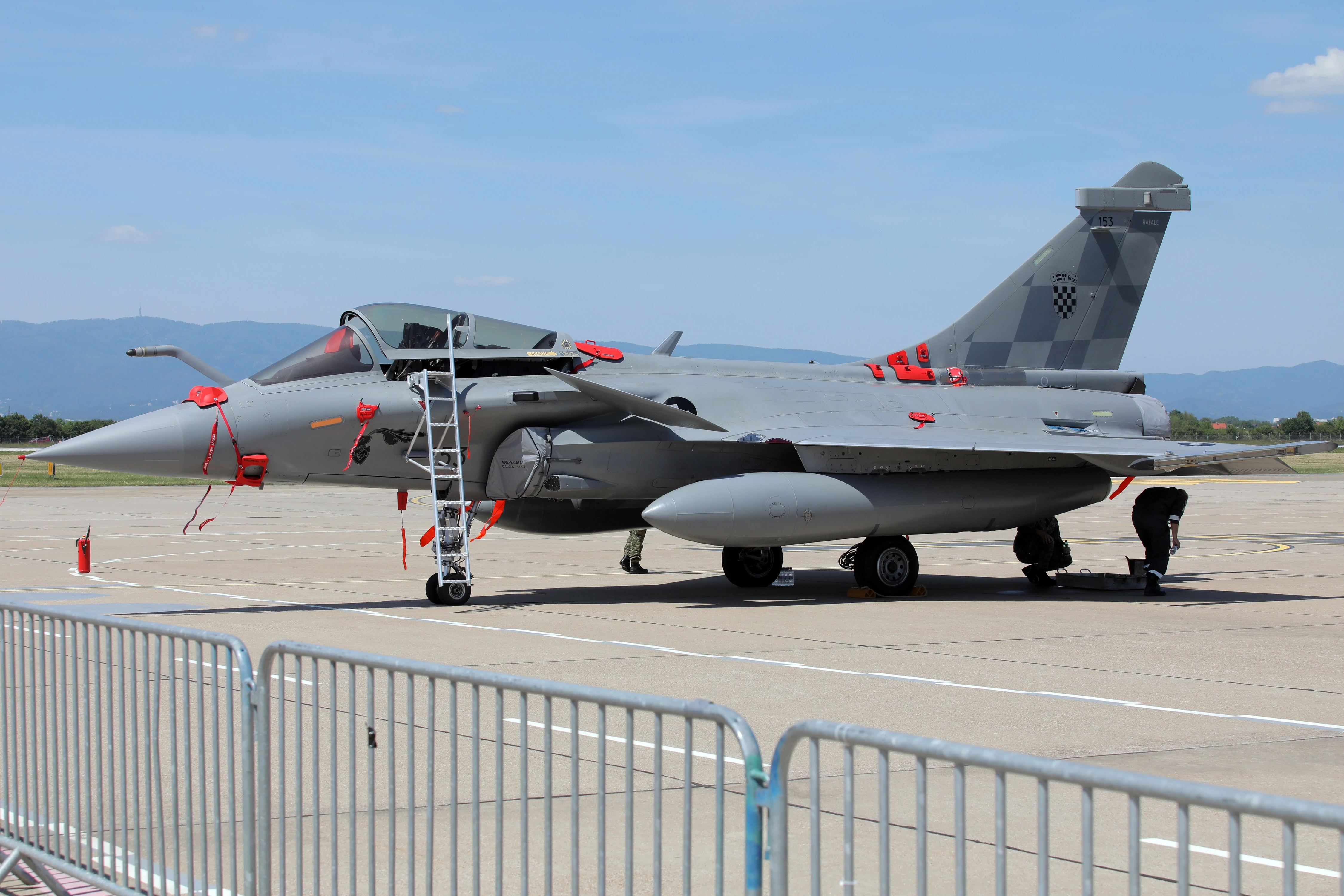HRZ predstavio svoju flotu, MIG-21 i Rafale zajedno preletjeli - HRT