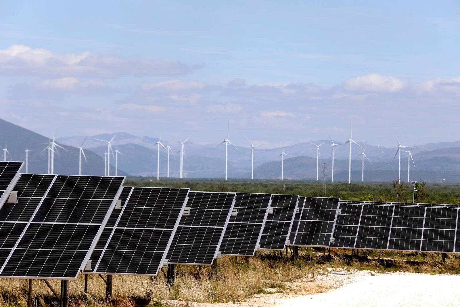 Enna Grupa preuzima projekt solarne elektrane u Rumunjskoj - HRT