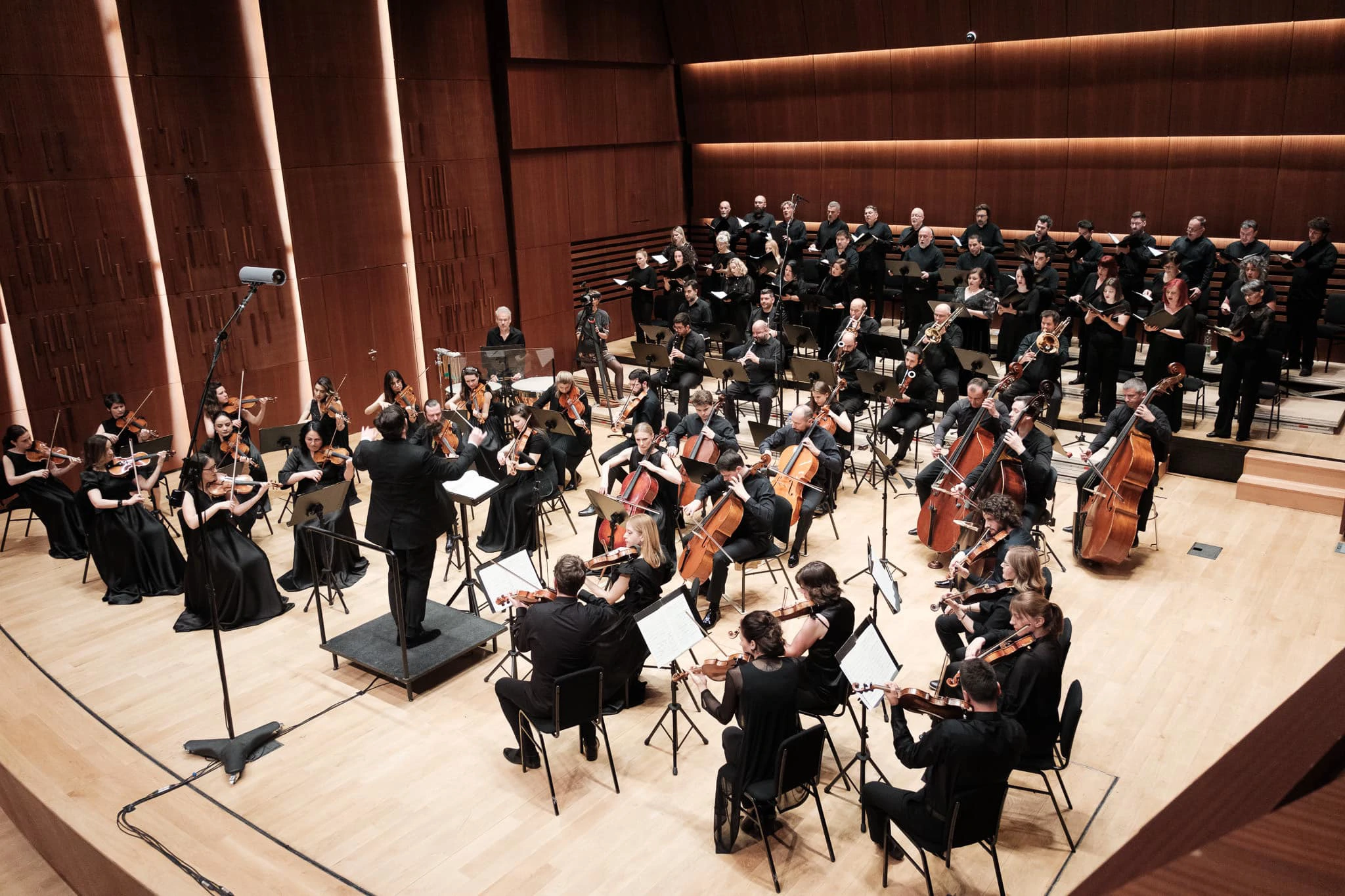 Ovacije za izvedbu Mozartovog Rekvijema u Podgorici - HRT