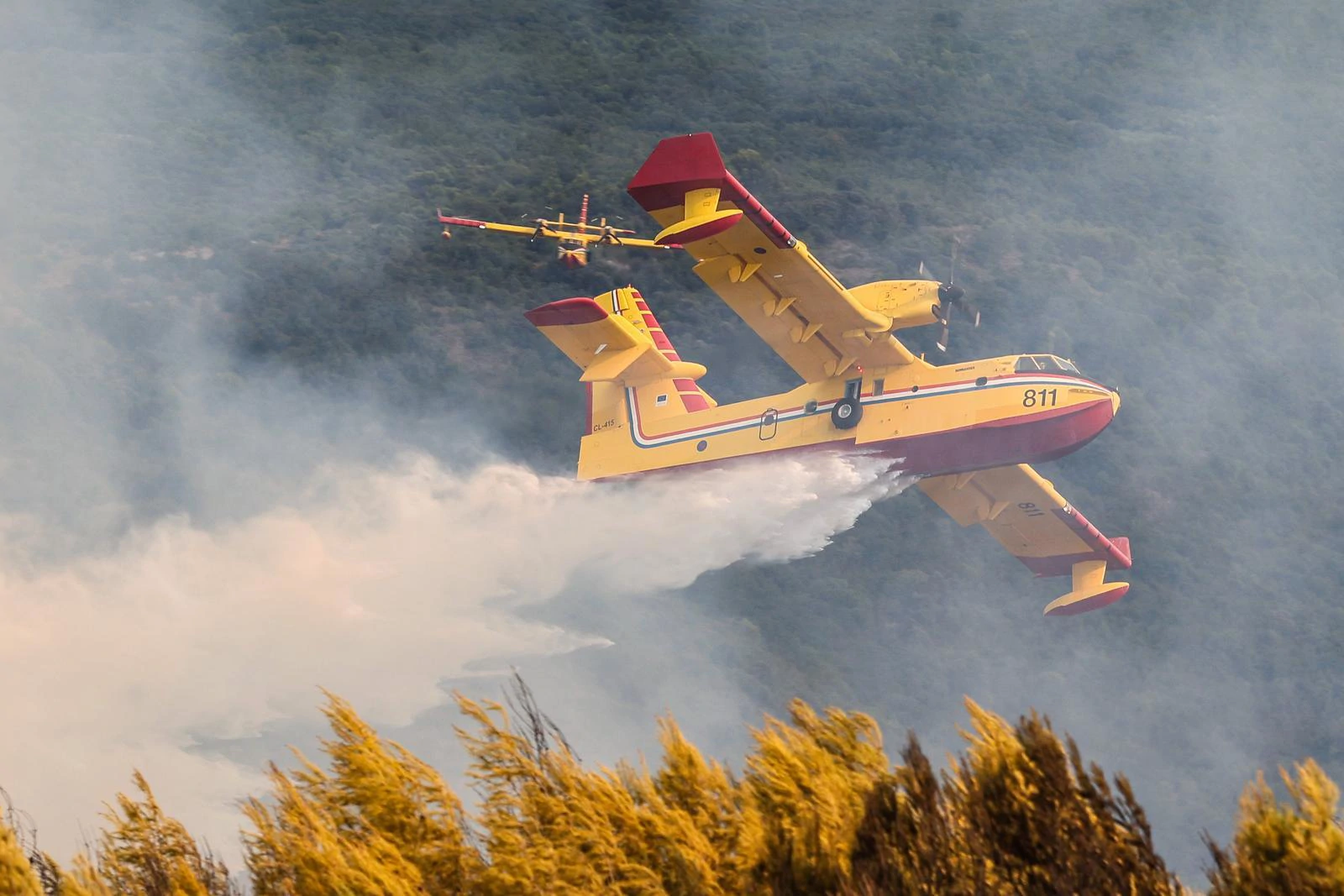 HRT: Wildfires continue to burn in two Dalmatian counties