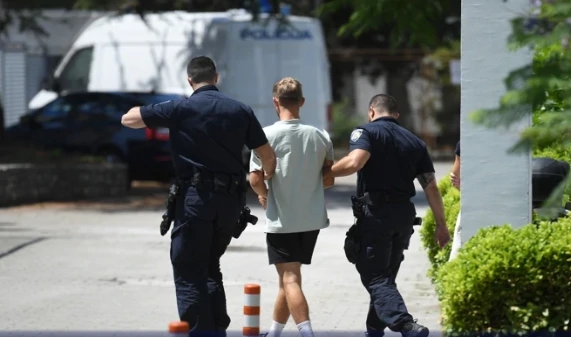 HRT: British boxer goes on rampage on plane, then attacks police
