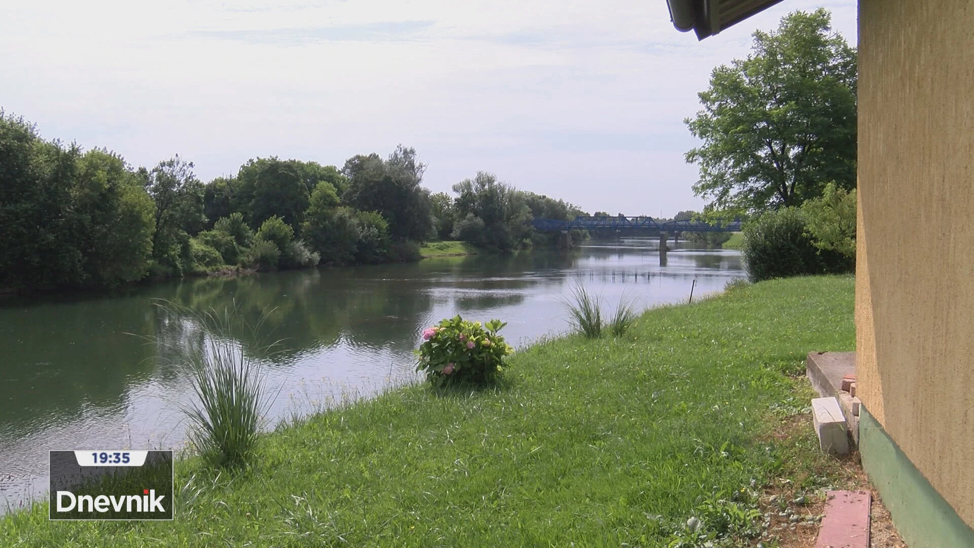 Gradnja zida izazvala nezadovoljstvo mještana uz Kupu - HRT