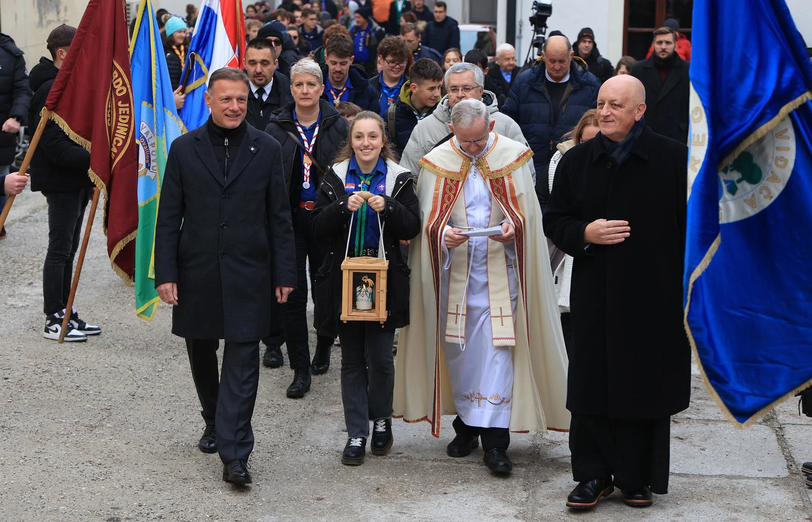 Betlehemsko svjetlo mira izviđači donijeli u Hrvatsku - HRT