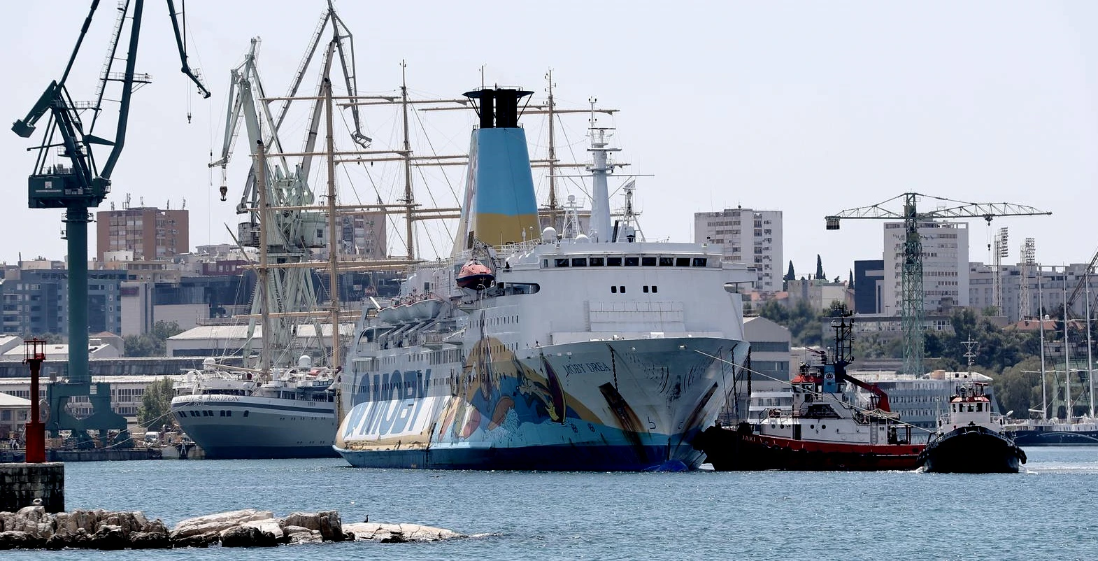 HRT: In a win for activists, asbestos containing ship must leave Croatia