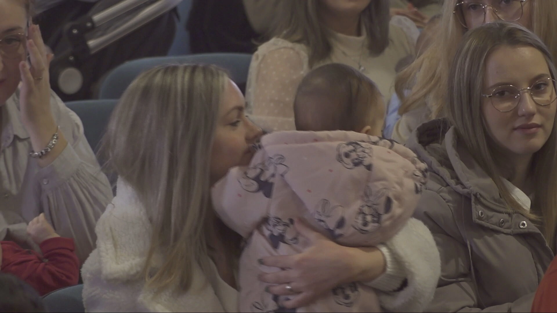 Slavonski Brod: Sto eura božićnice za sve bebe rođene u ovoj godini - HRT