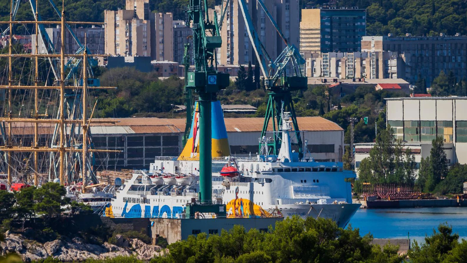 Brod s azbestom Moby Drea mora do sutra napustiti Split - HRT