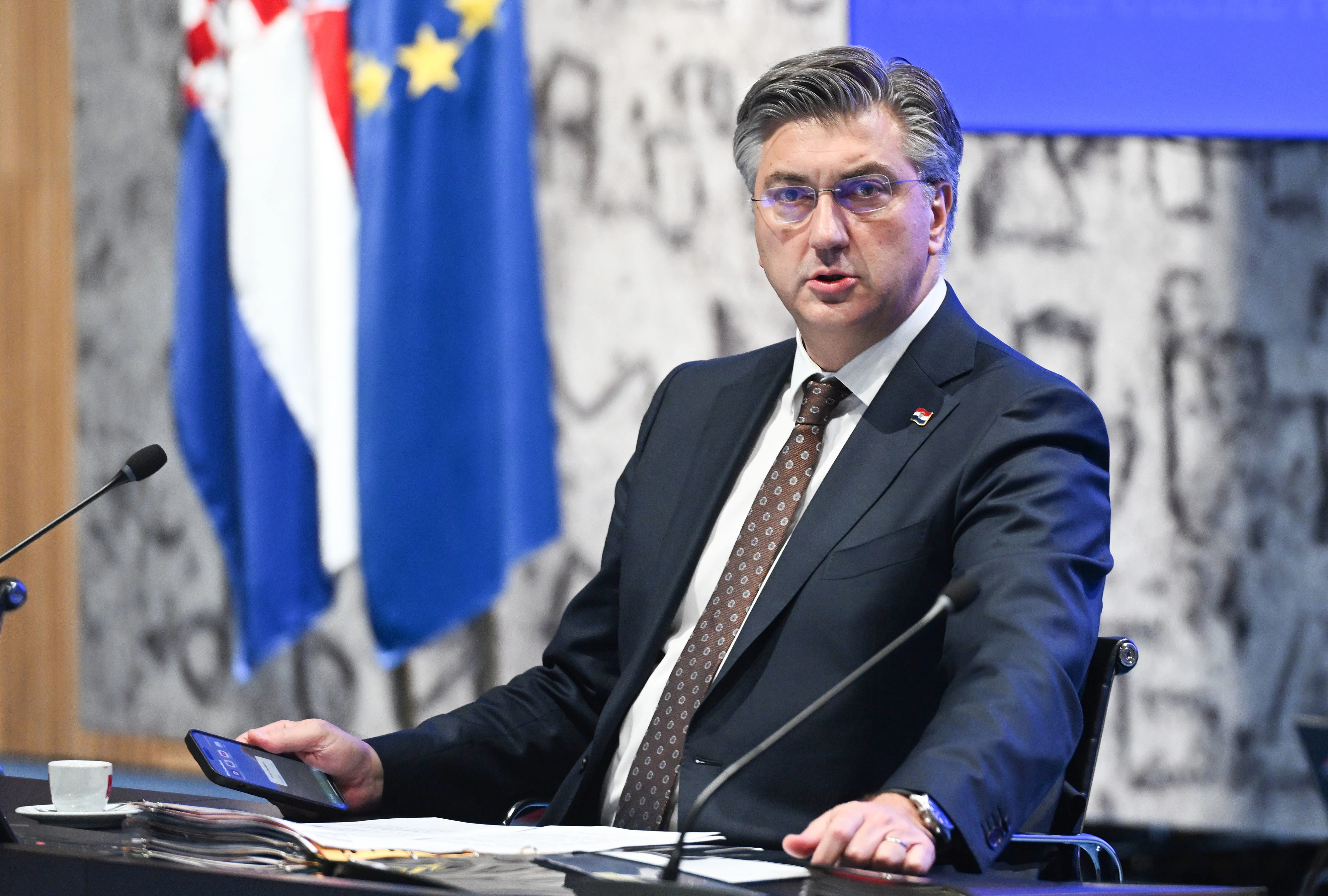 Plenković nadbiskupu Kutleši: Neka vam radost božićne poruke podari ...