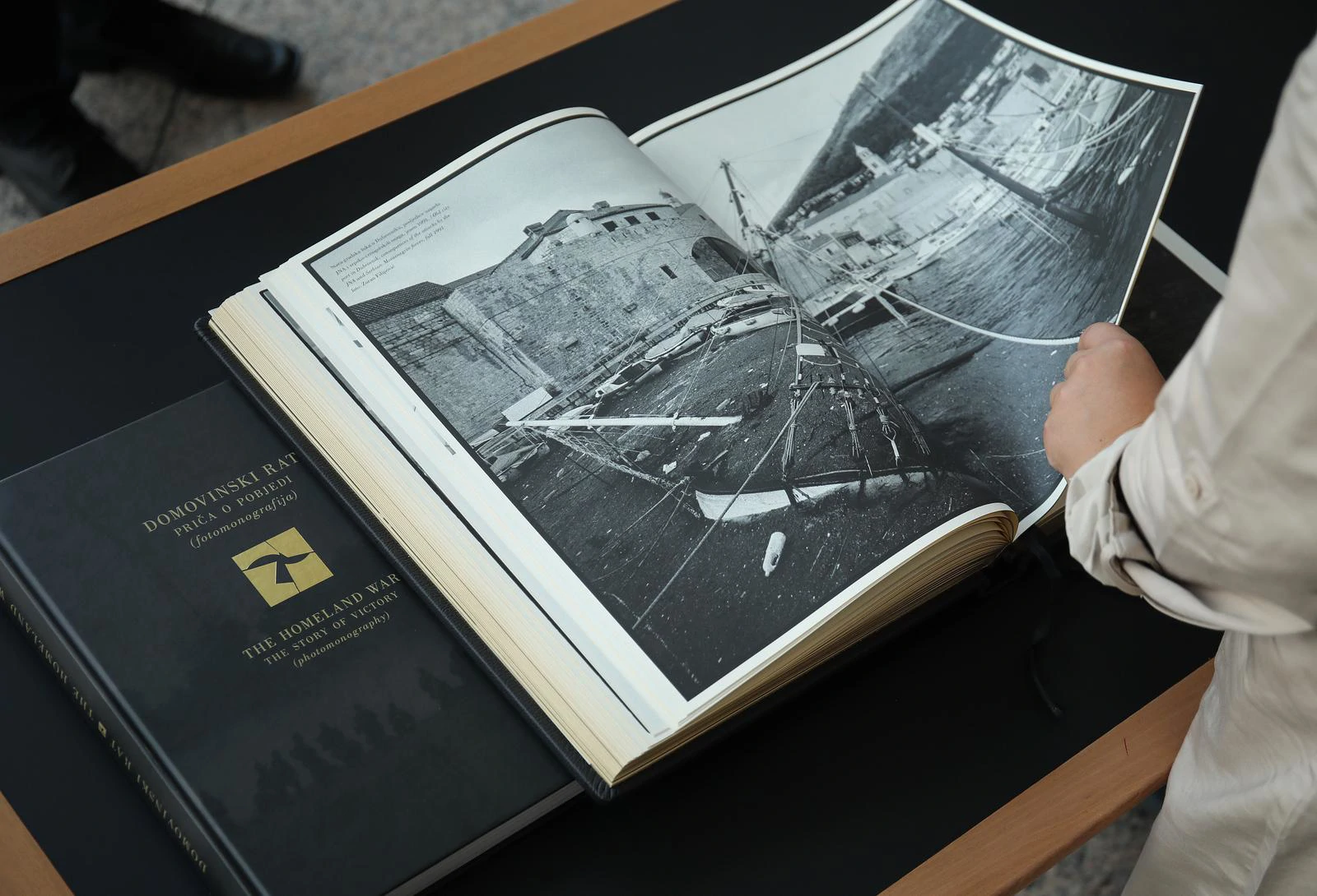 Predstavljena fotomonografija "Domovinski rat Priča o pobjedi" - HRT