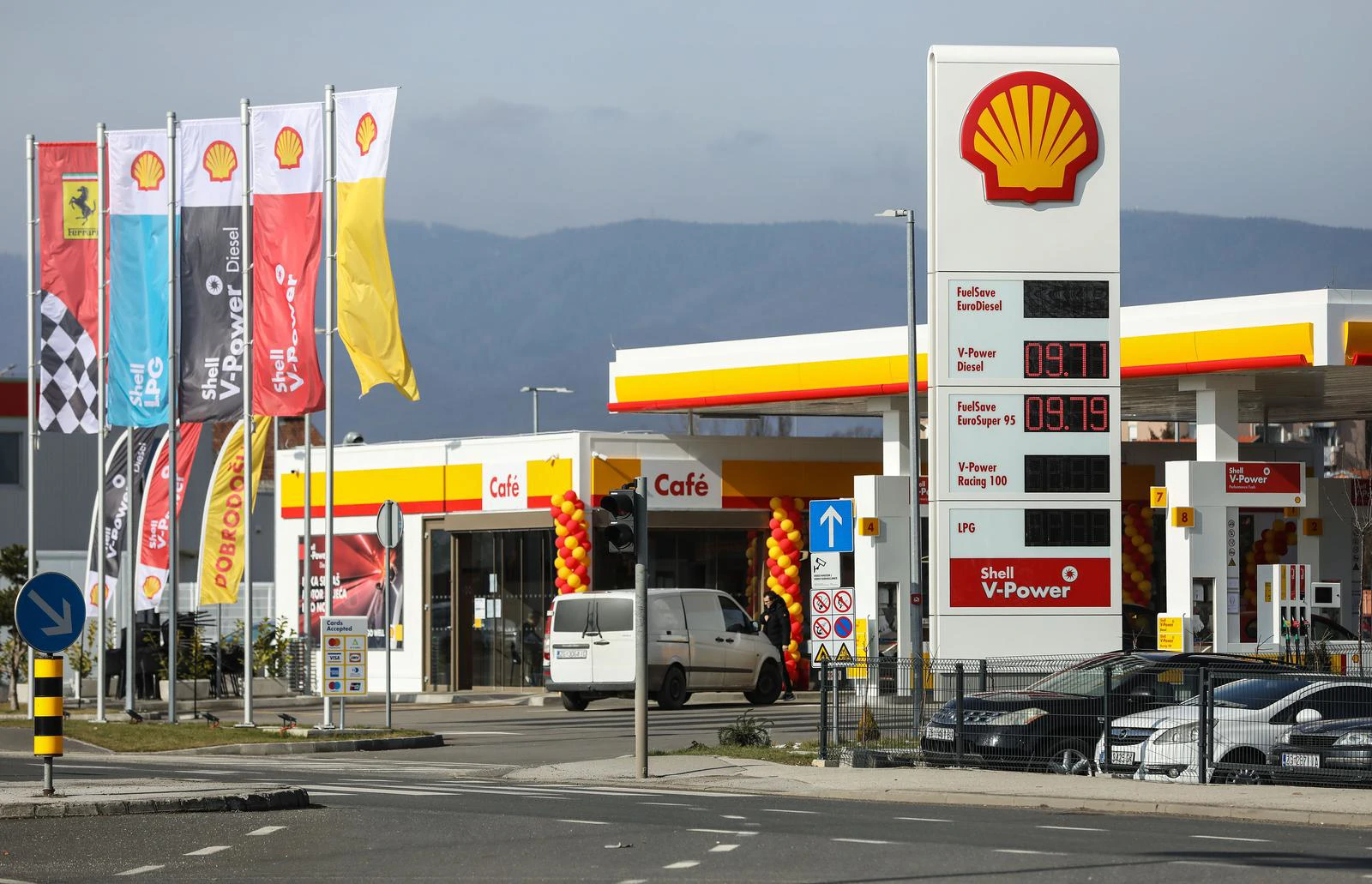 INA i MOL prodali 39 benzinskih postaja u Sloveniji Shellu - HRT