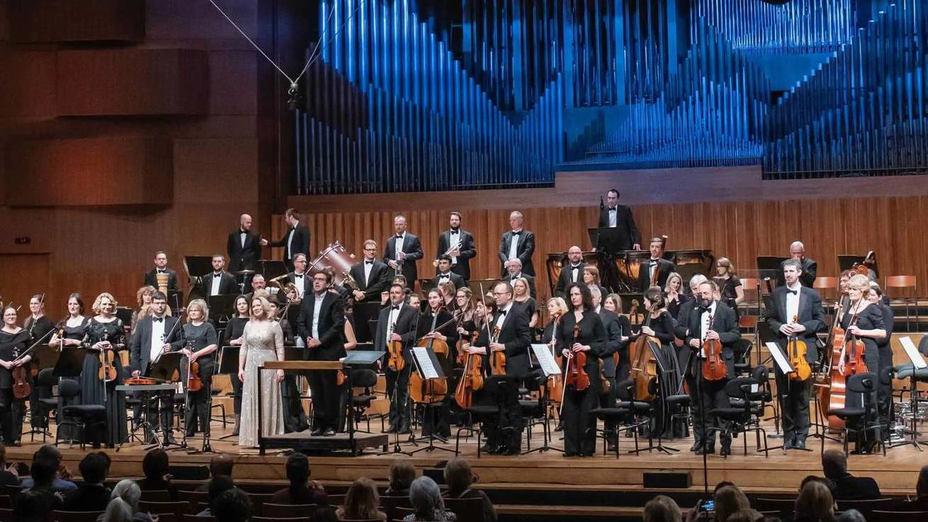 Sara Domjanić i Simfonijski orkestar HRT-a pod ravnanjem Valentina ...