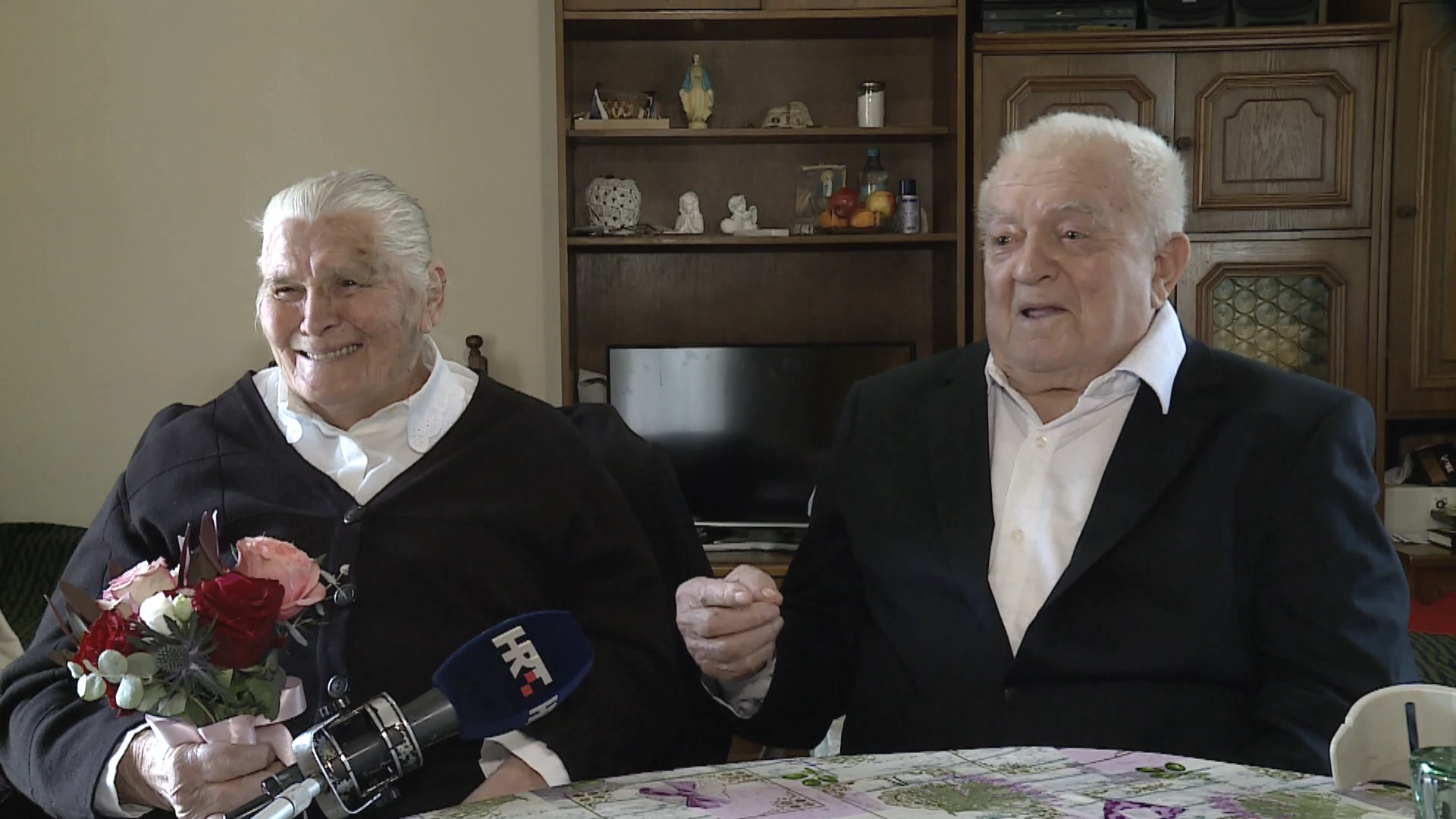 Slave platinasti pir i vole se više nego ikada - HRT