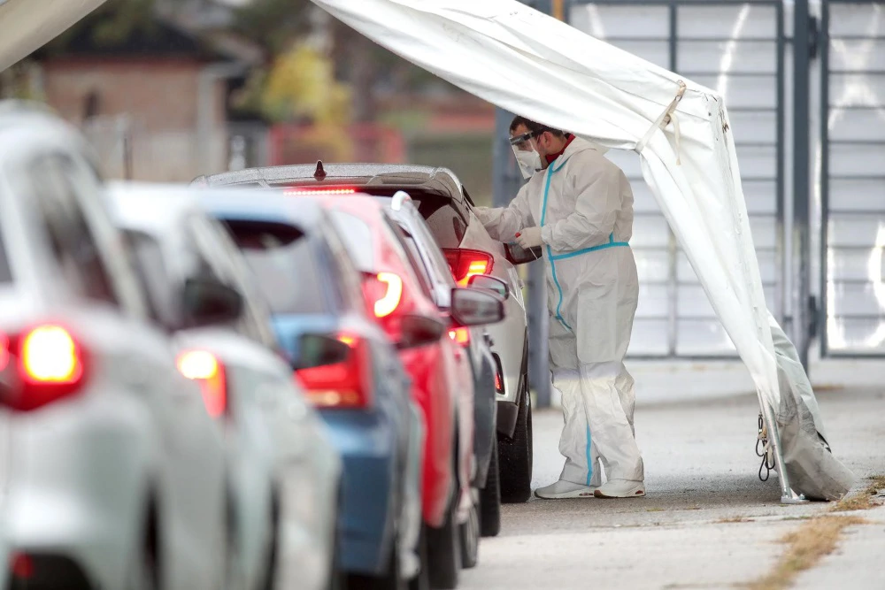 U Hrvatskoj broj novozaraženih pada, nove preporuke za cijepljenje - HRT