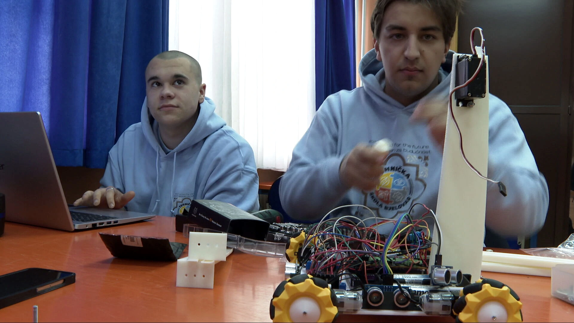 Roboti u Osijeku odmjerili snage: Tko ide na državno natjecanje? - HRT