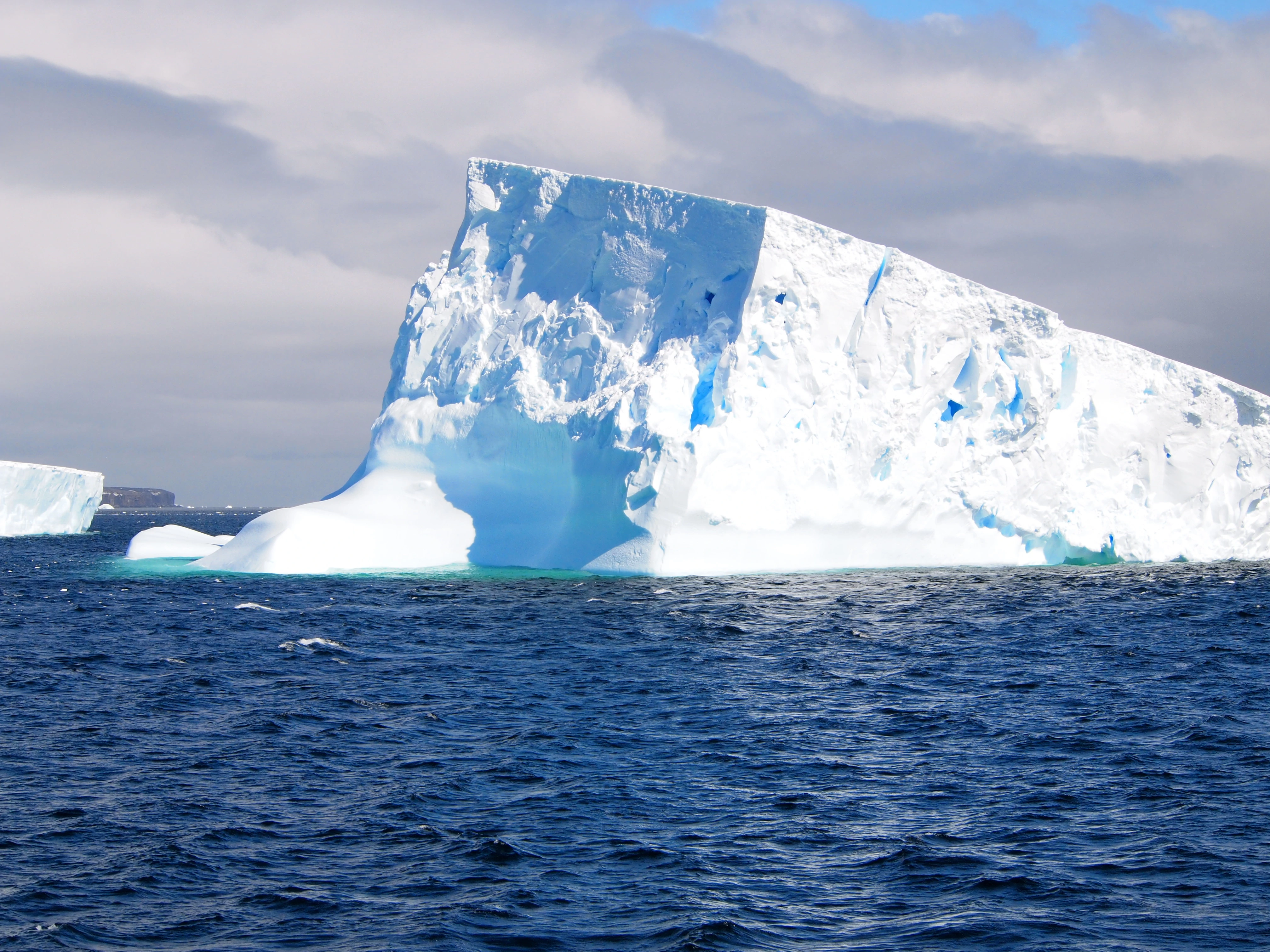 Ploča leda veća od Majorce odlomila se od Antarktike - HRT