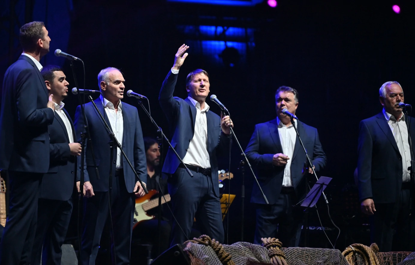 Klapa Intrade po prvi put s velikim orkestrom - HRT