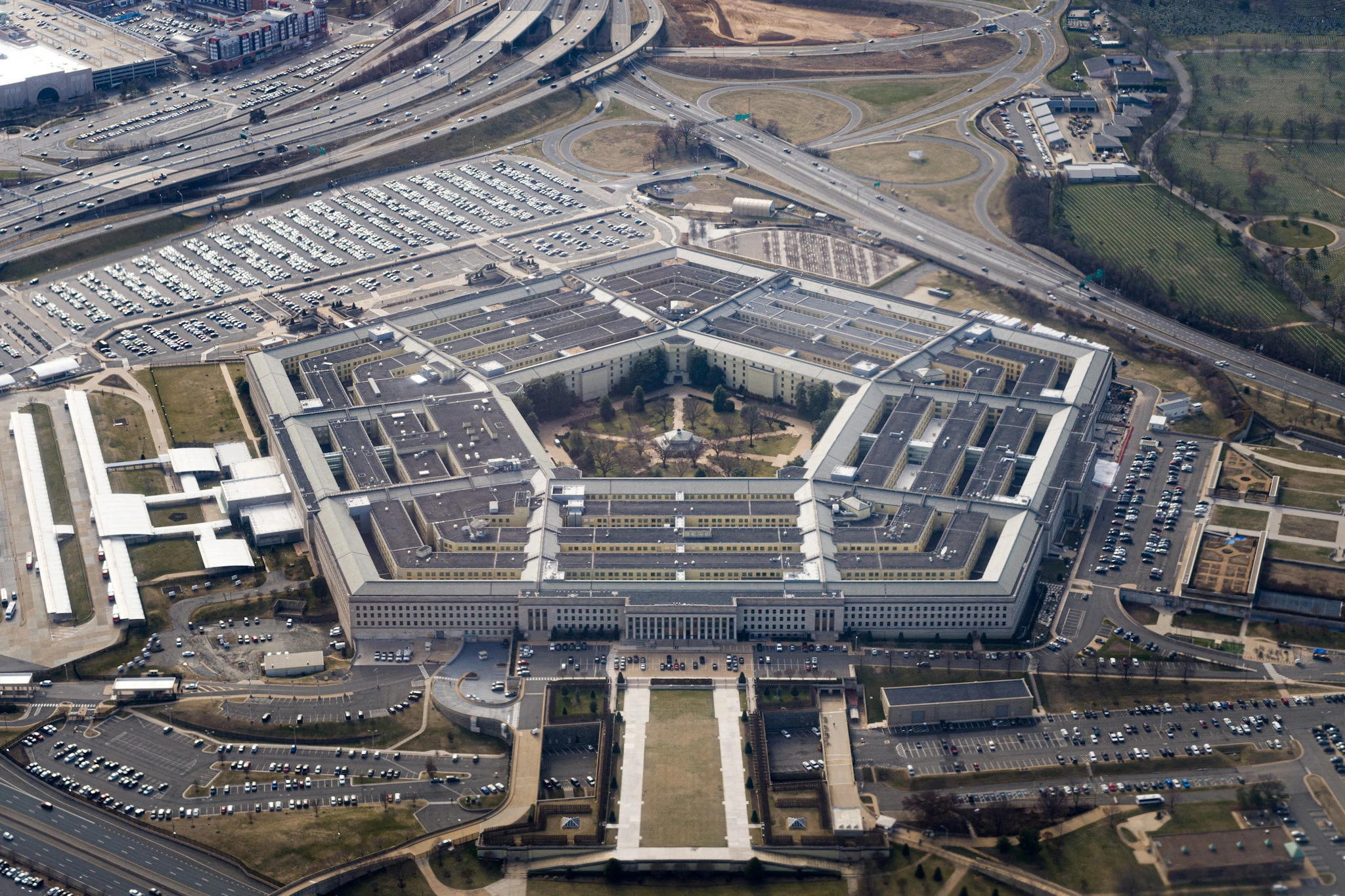 Pentagon zatvoren zbog incidenta s opasnim tvarima - HRT