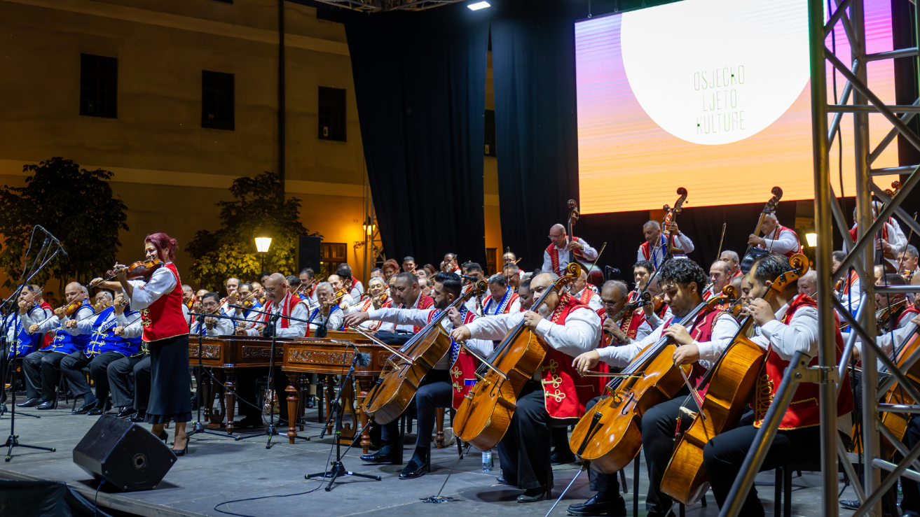 Koncertom "Orkestra 100 violina" završeno Osječko ljeto kulture - HRT