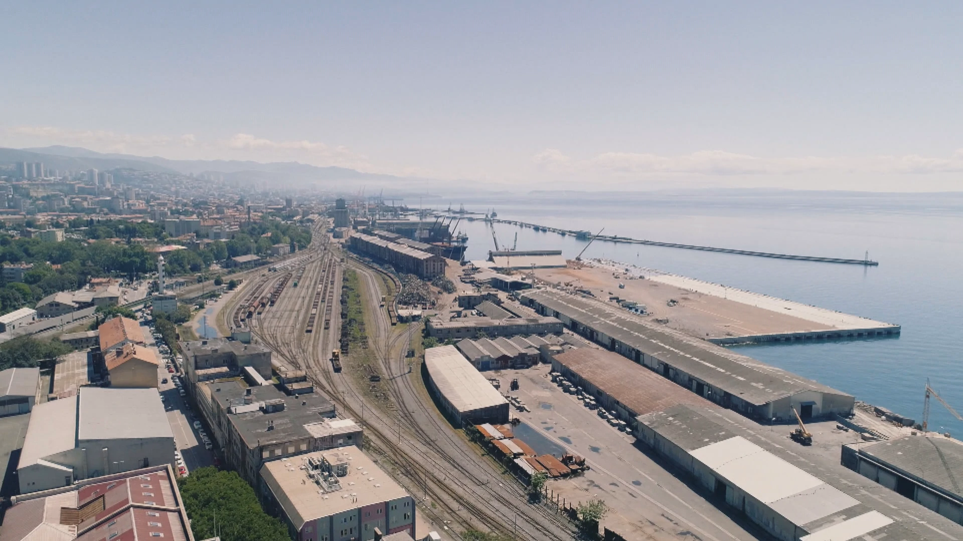 Veliki tjedan za riječke tvrtke: rastu dionice Luke Rijeka i Viktora ...