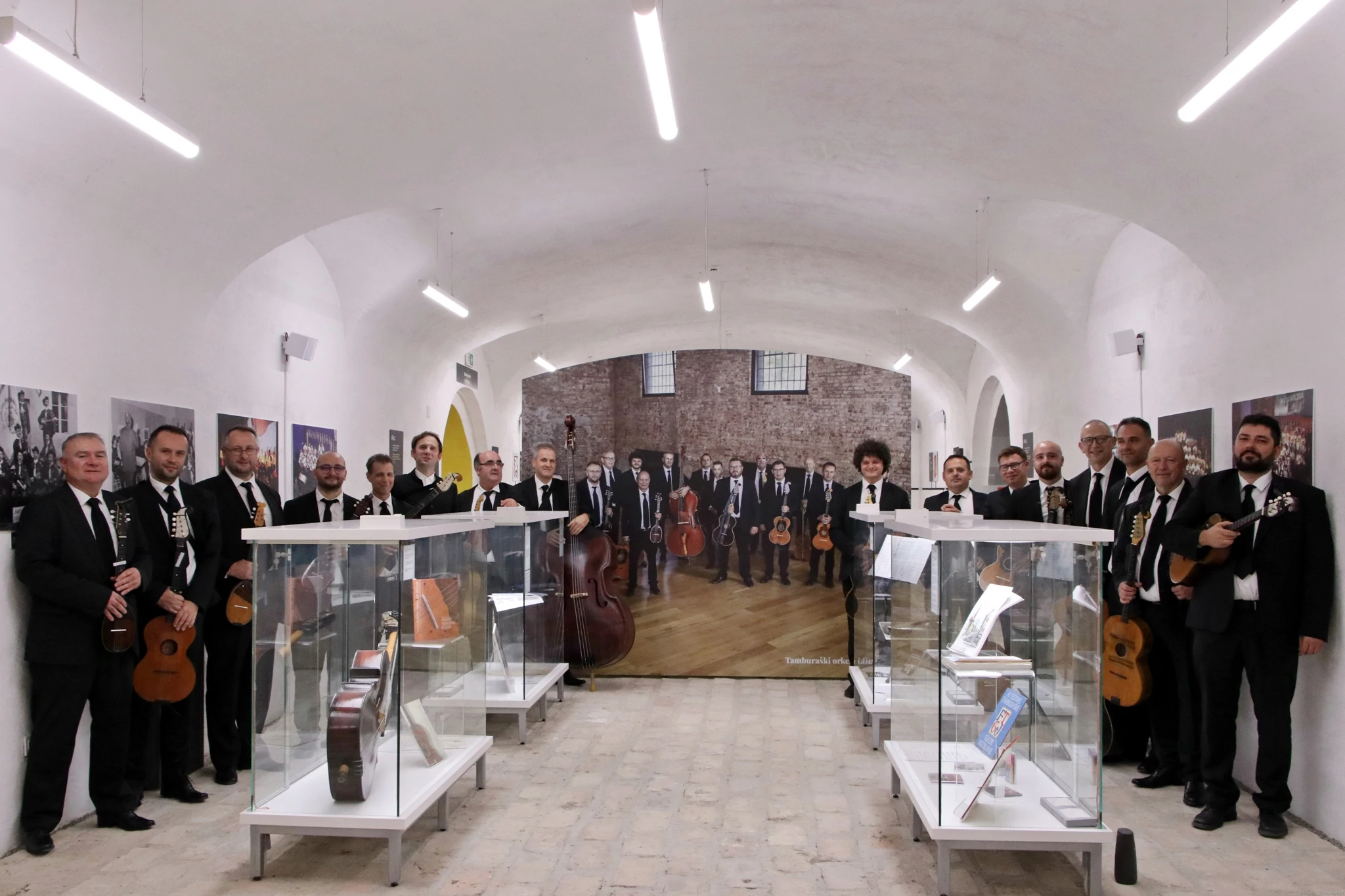 Tamburaški orkestar HRT-a, Hojsak & Novosel i Theodosii Spassov u ...