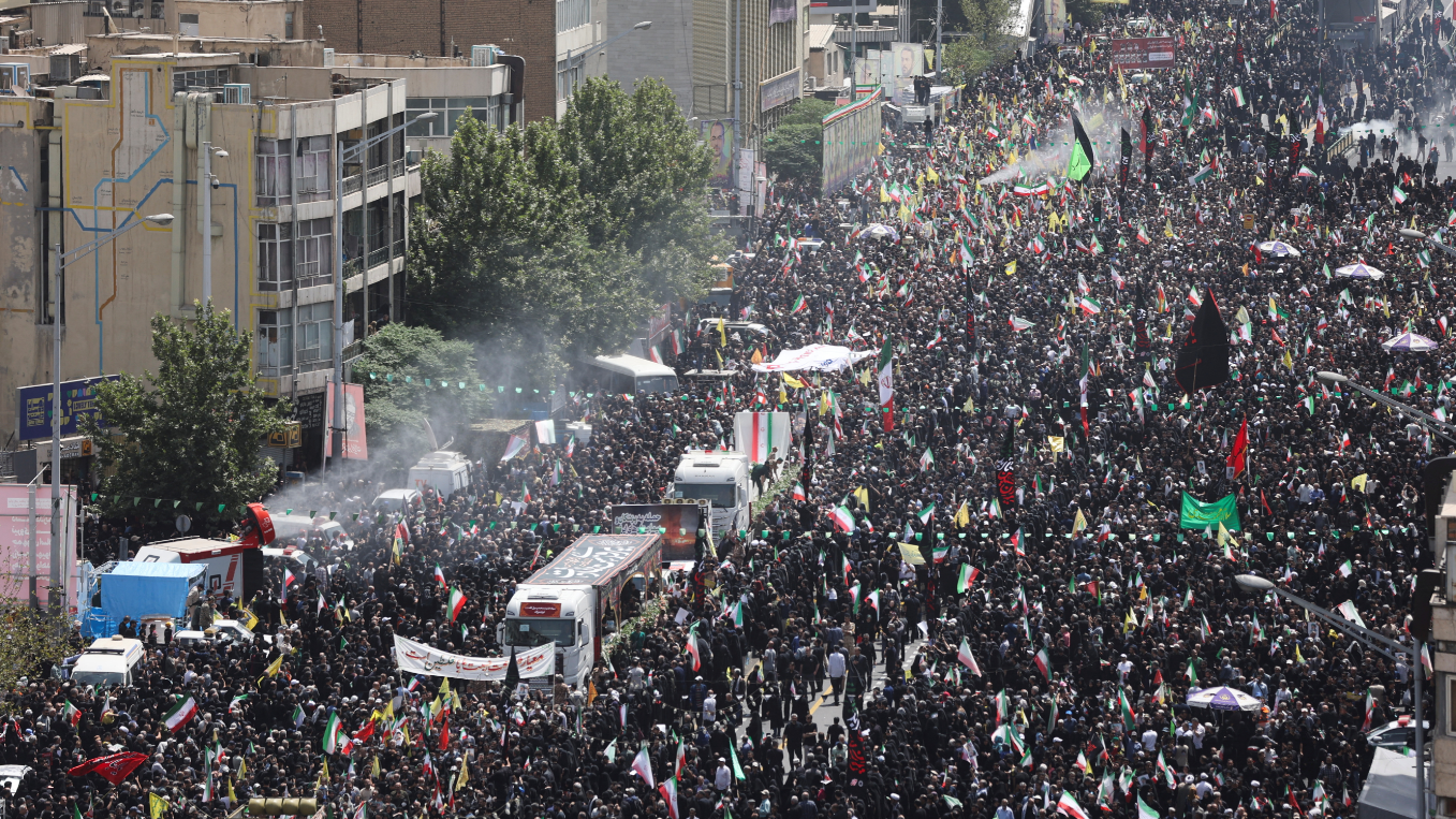 Deseci tisuća Iranaca na pogrebu ubijenih generala - HRT