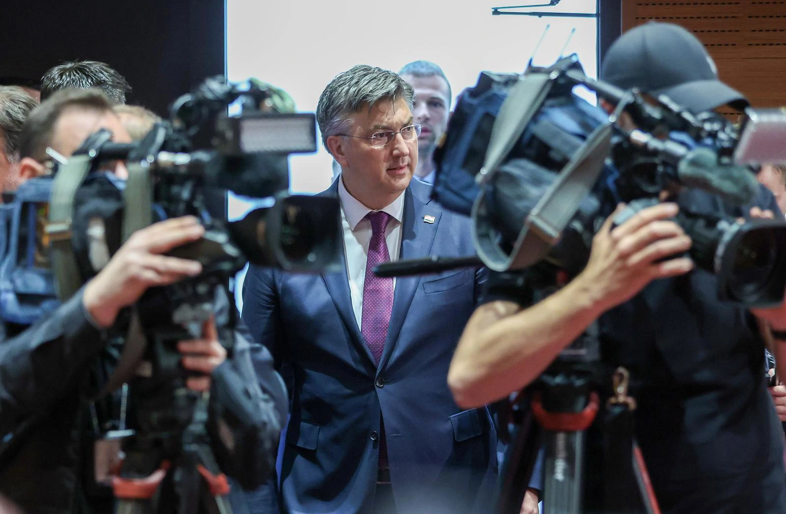 HRT: Government faces MPs in parliament