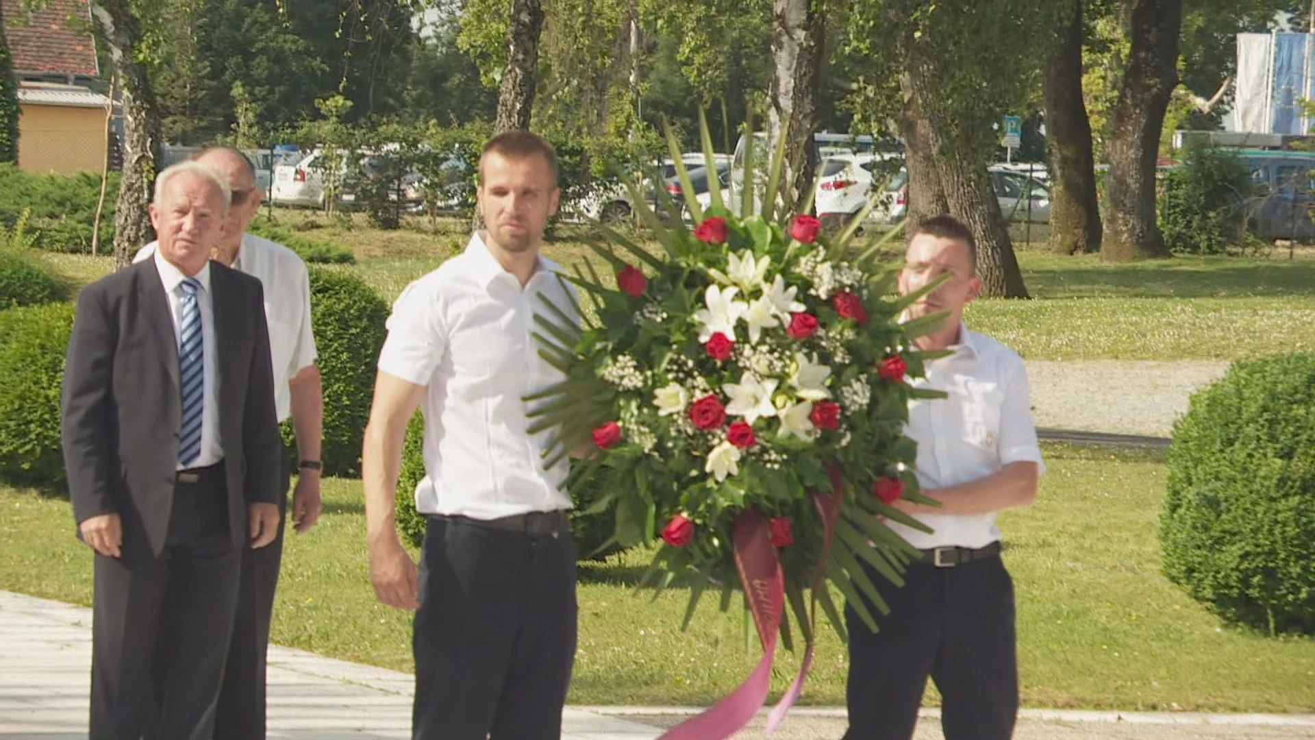 Vijenci na Mirogoju u povodu Dana antifašističke borbe - HRT