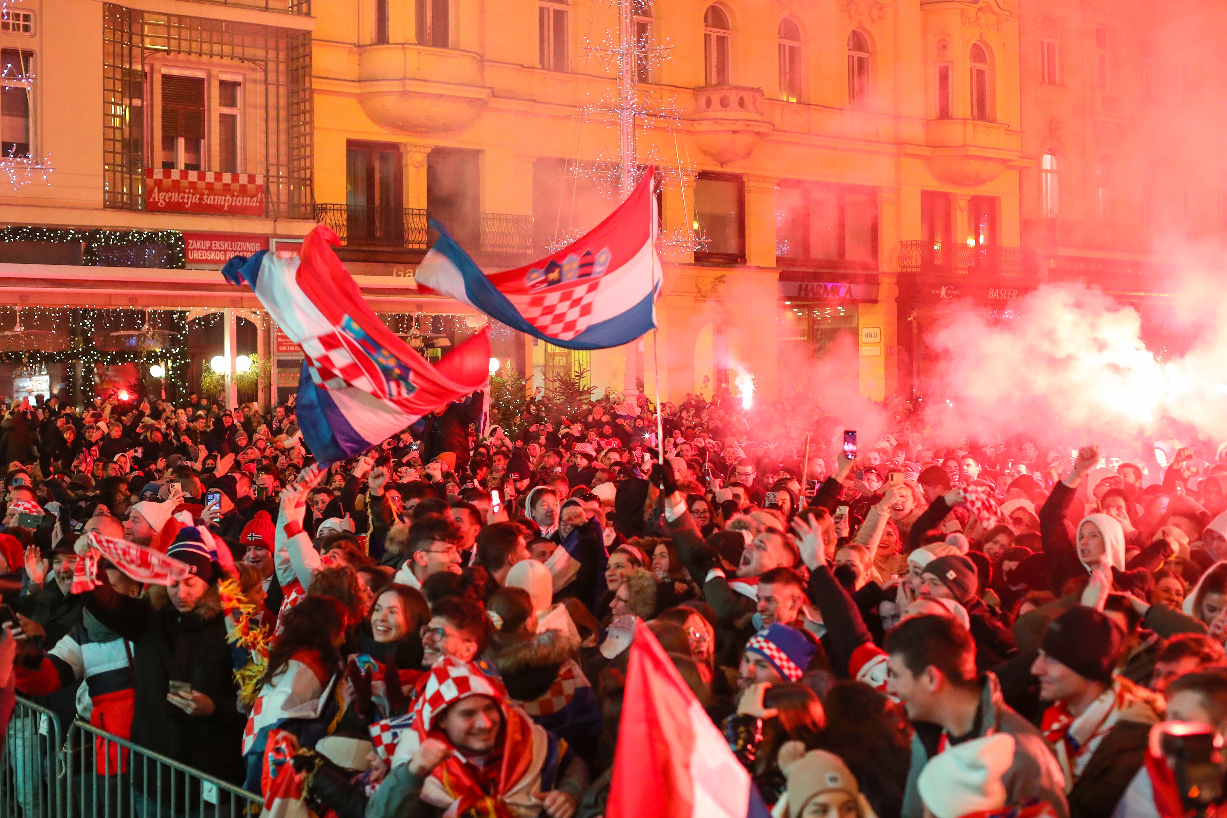 Zagreb slavi brončane Vatrene - HRT