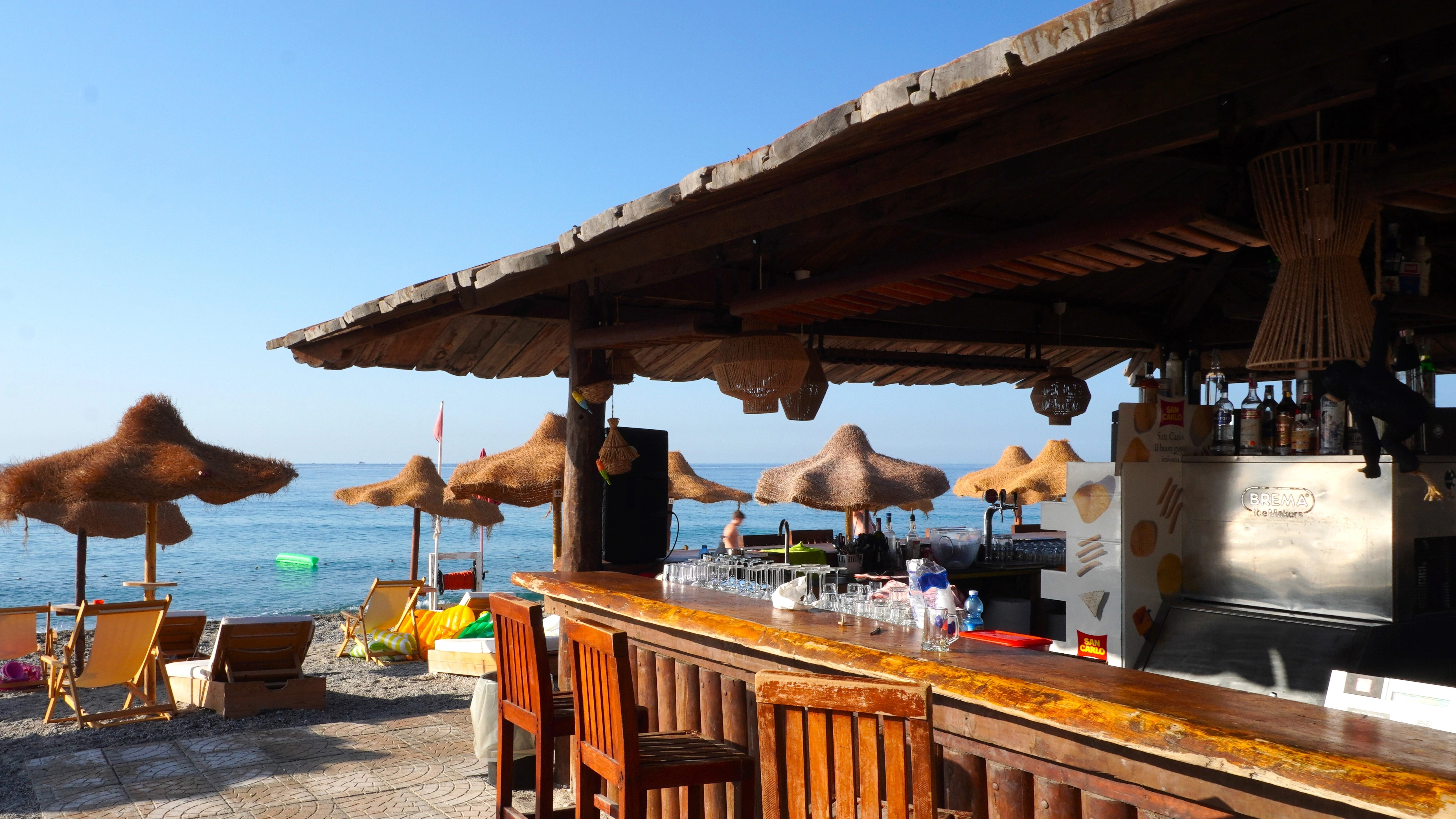 Istarska policija: U požaru u Peroju izgorio beach bar - HRT