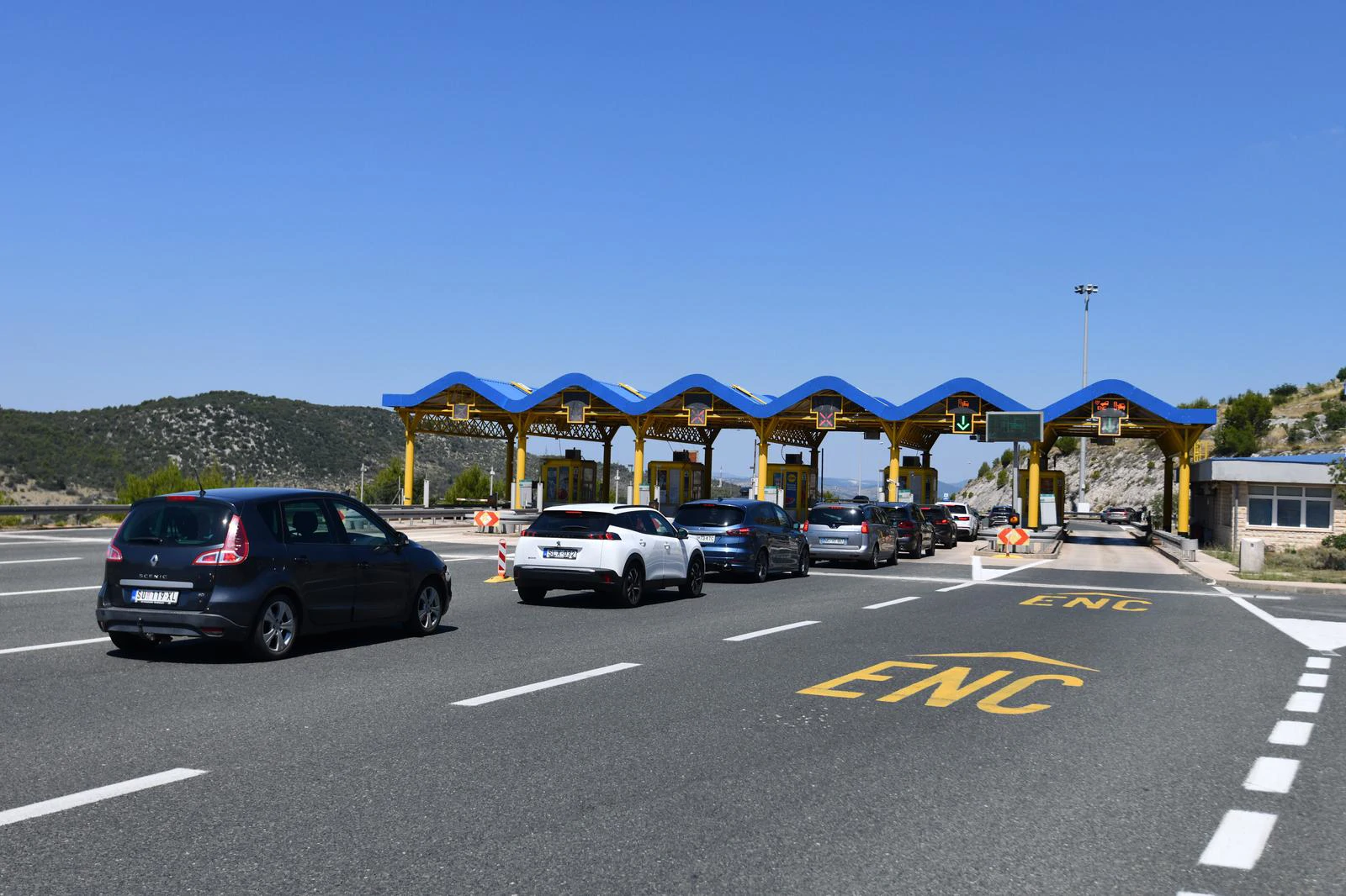 Plaćanje cestarina u Srbiji i Hrvatskoj od danas jednim ENC uređajem - HRT