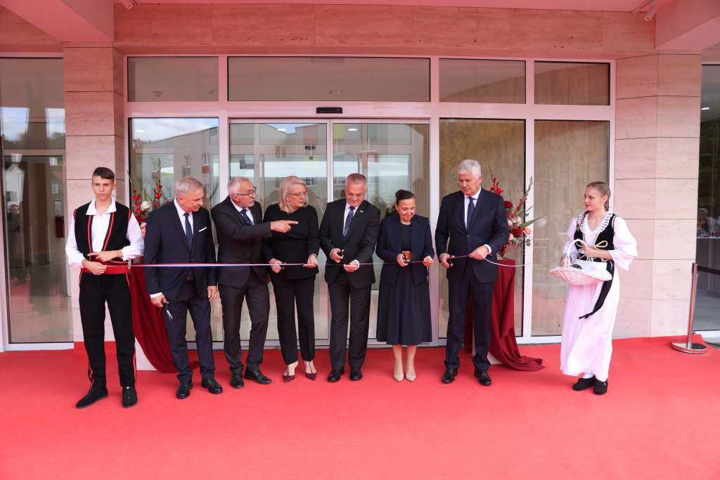 HRT: U Kiseljaku svečano otvoreno velebno zdanje novog Doma zdravlja