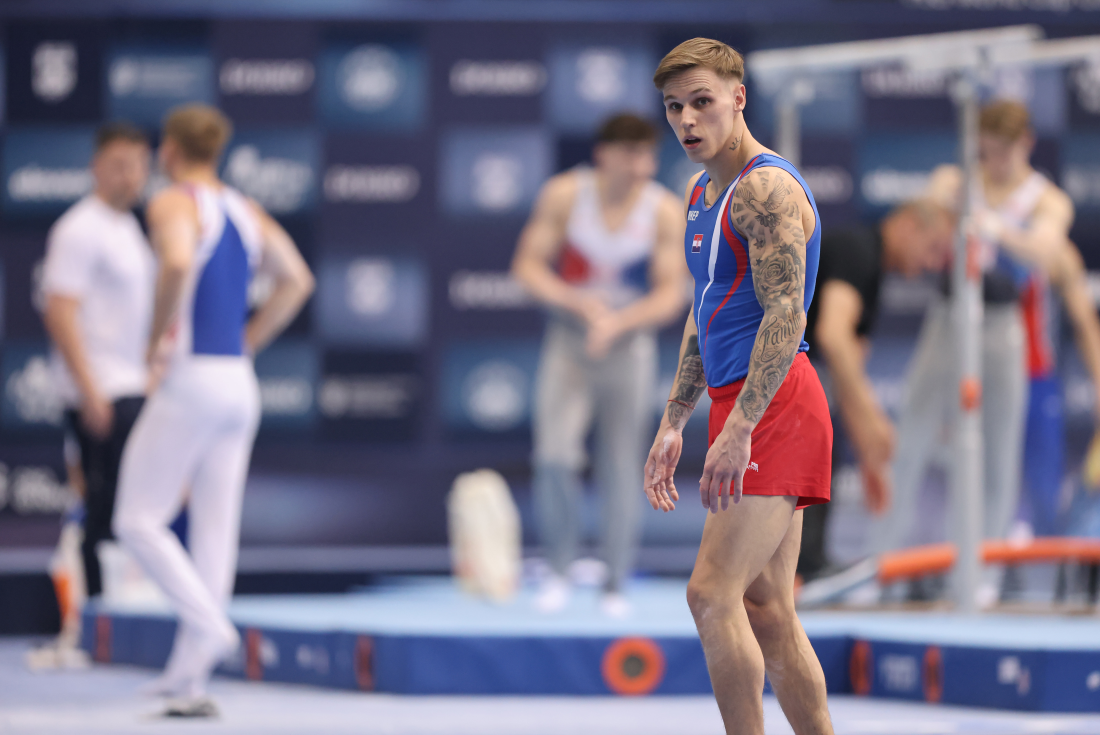 HRT: Der kroatische Turner Aurel Benović hat beim Weltcup in Osijek Gold gewonnen.