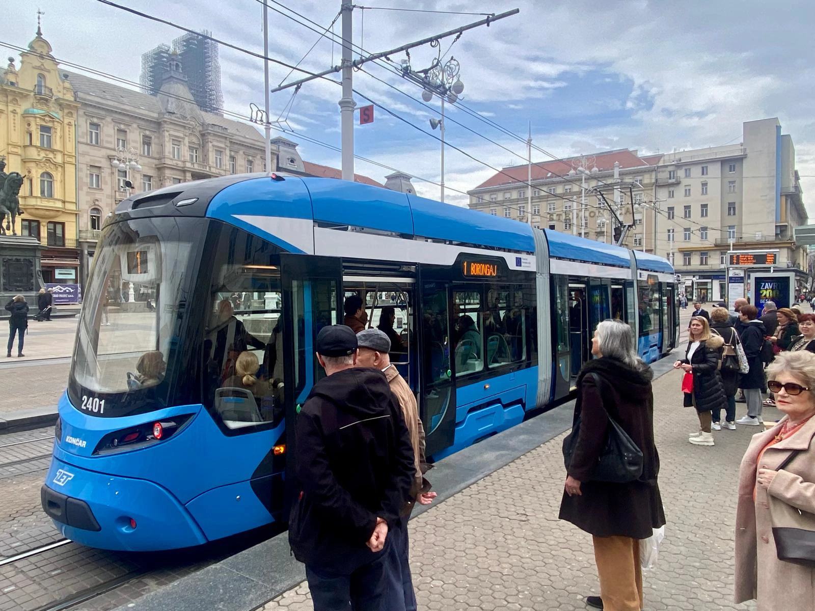 Novi tramvaj na ulicama Zagreba - HRT