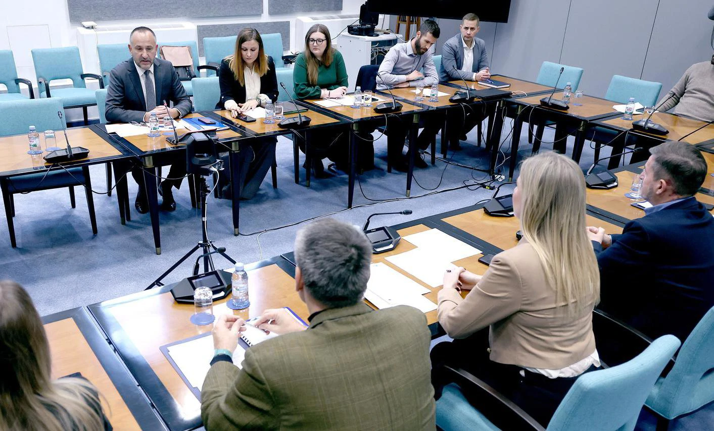 Zekanović sazvao okrugli stol u Saboru na temu školovanja djece kod kuće - HRT