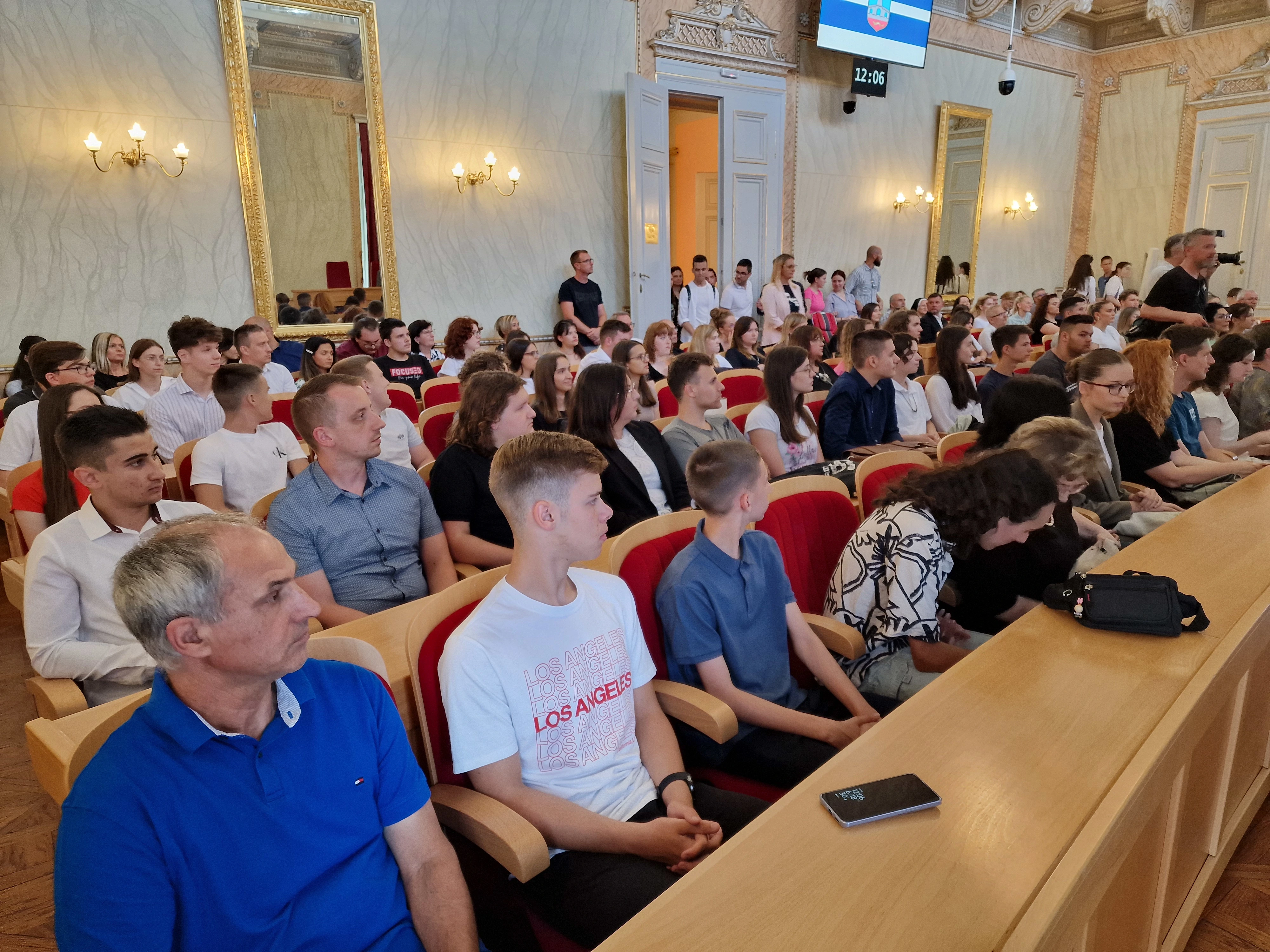 Županija dodijelila pohvalnice za izvrsnost osnovnoškolcima i ...