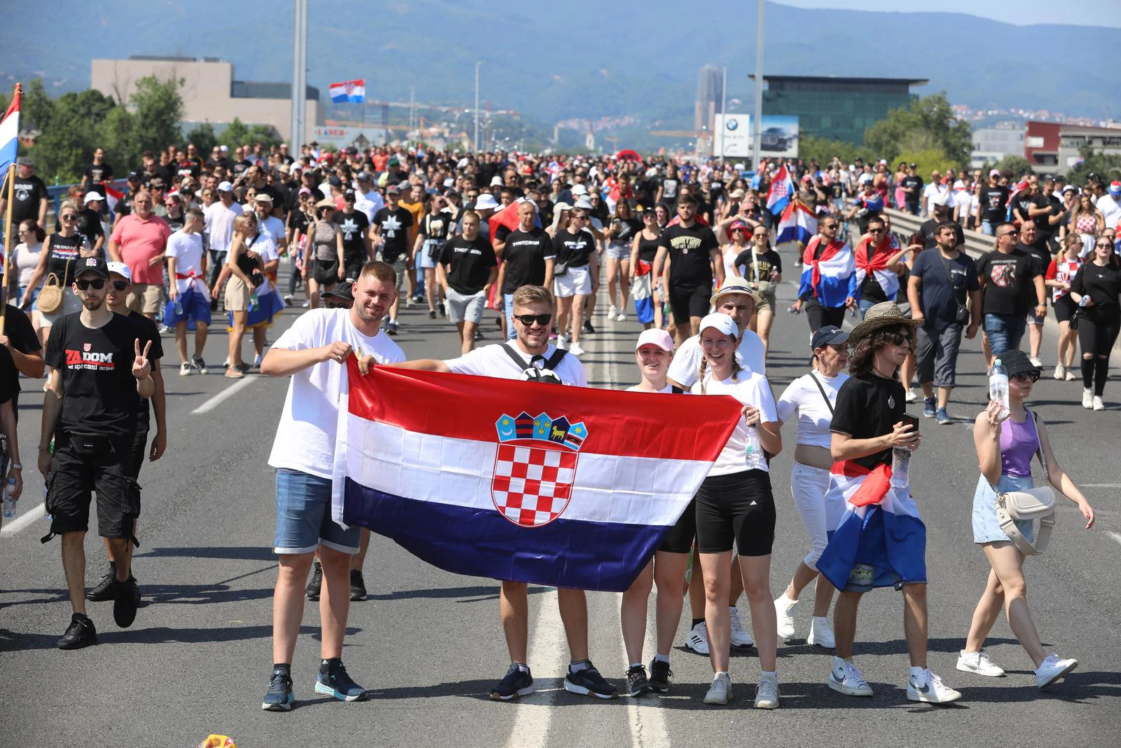 HRT: Massive crowd gathers in Zagreb for Thompson concert