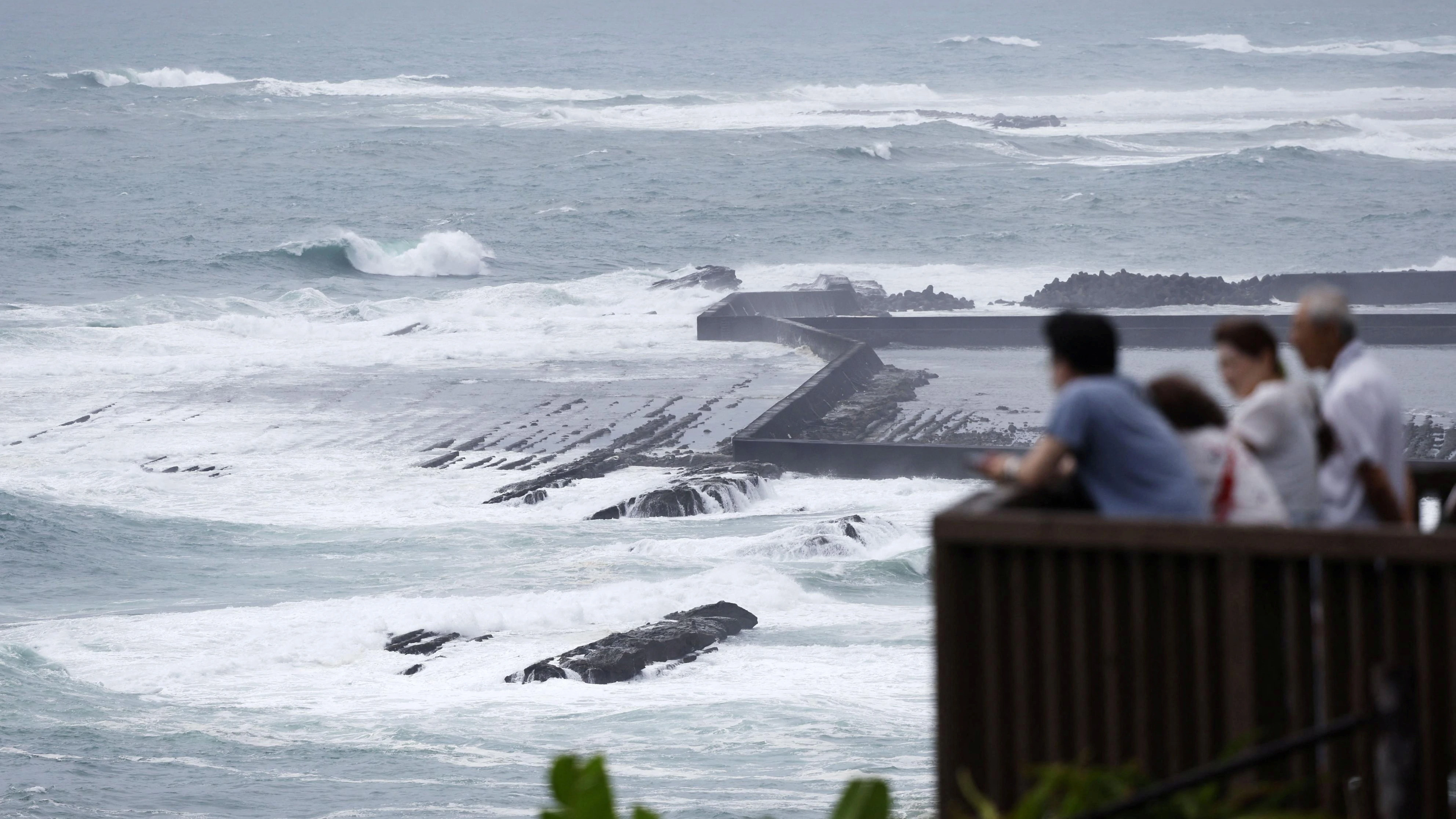Tajfun Shanshan s neviđenom plimom i vjetrovima stigao do Japana - HRT