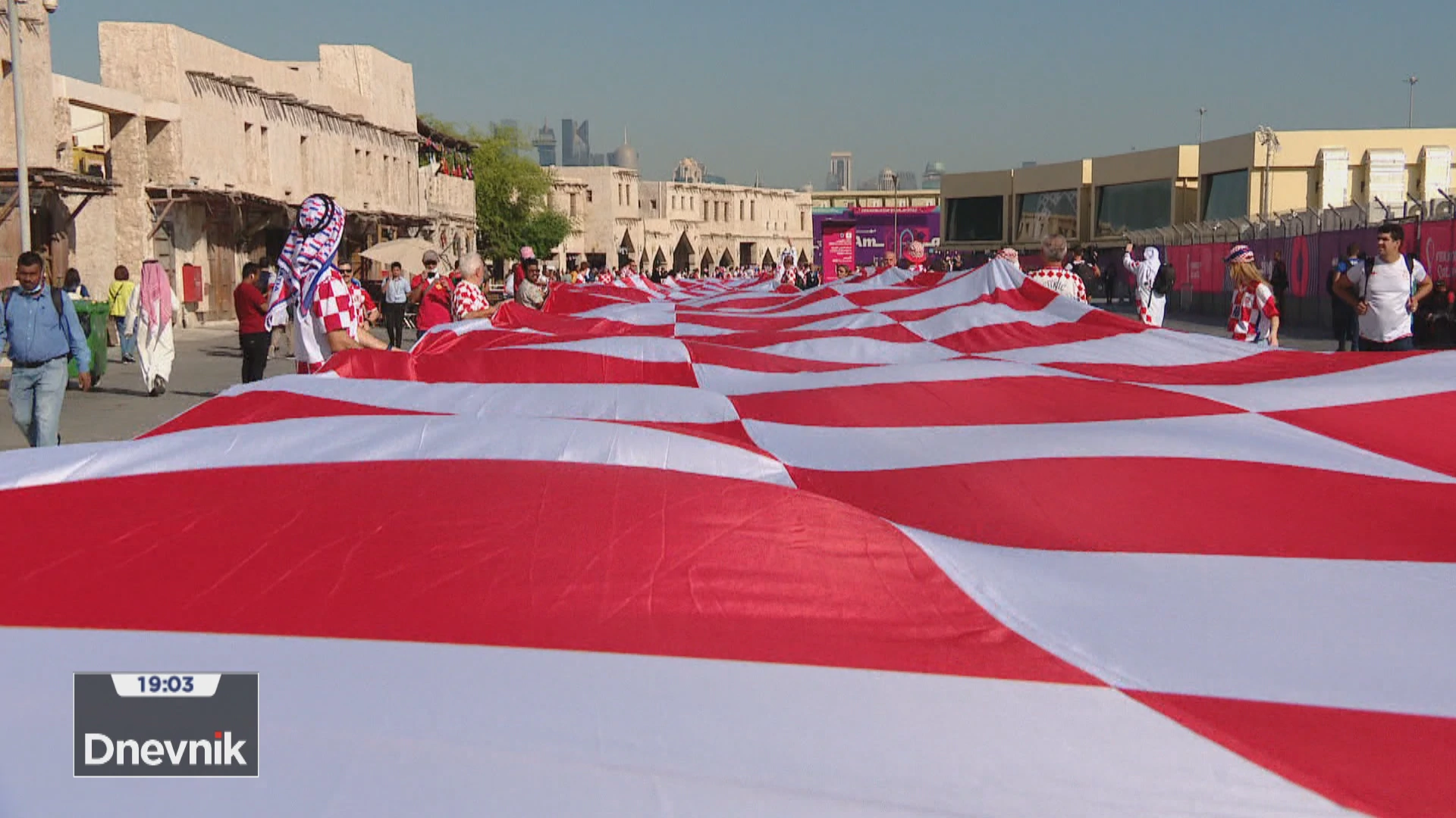 Velika hrvatska zastava plijenila pozornost u Dohi - HRT