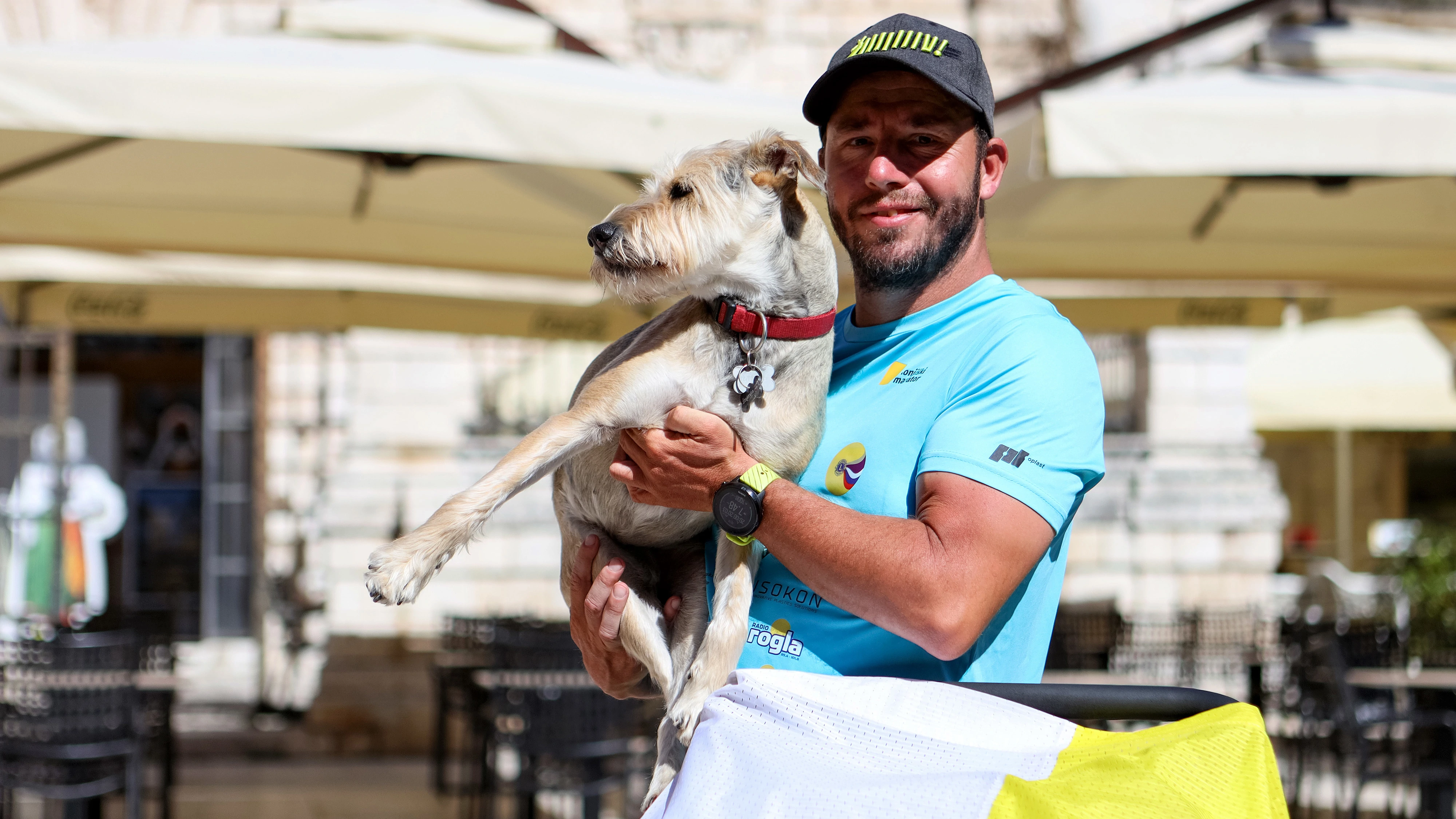 Svjetski putnik Oliver Walker u pratnji psa Karlitosa stigao u Zadar - HRT