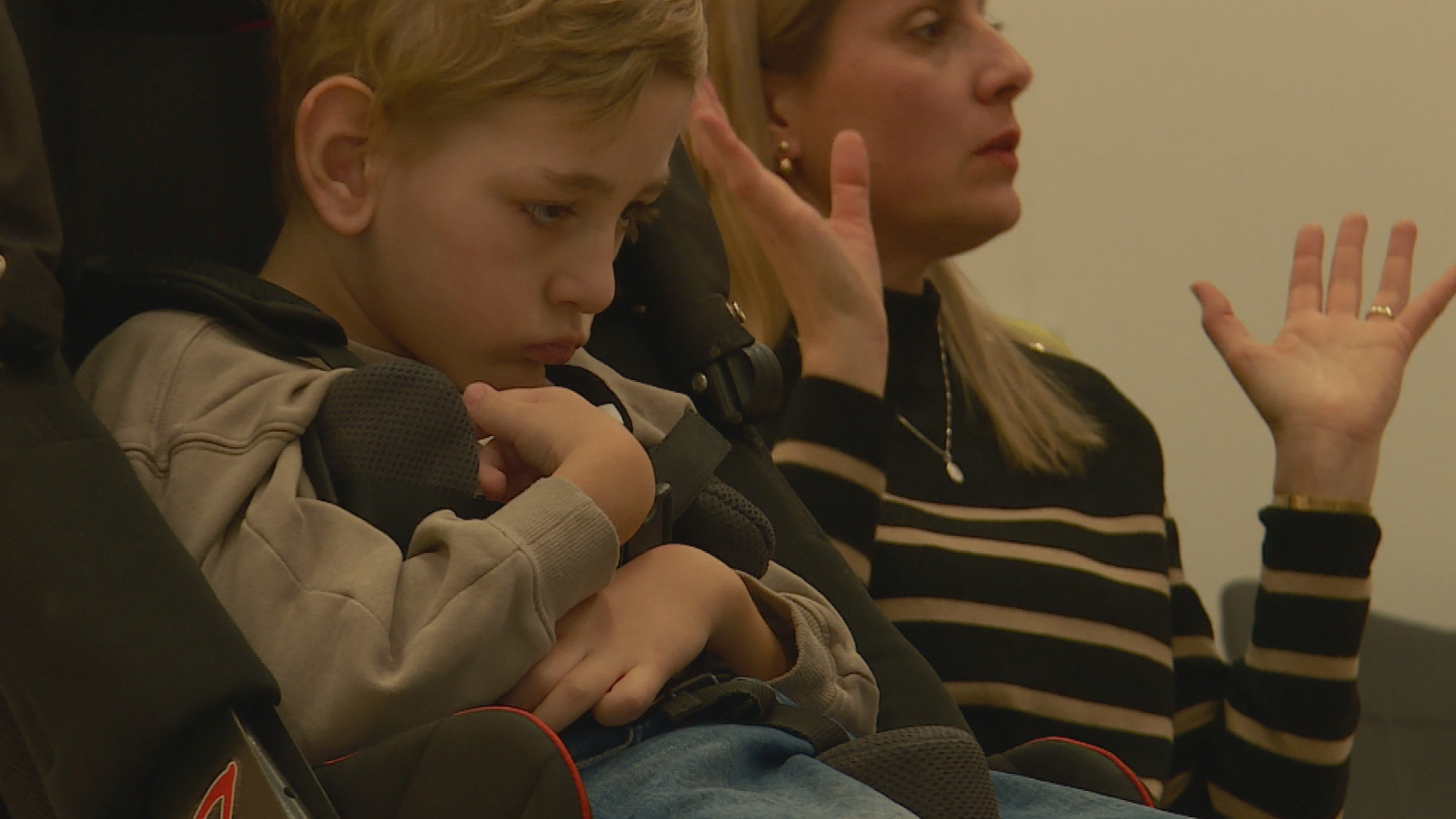 Dječak Pavo ne govori, treba komunikator da bi se mogao izraziti - HRT