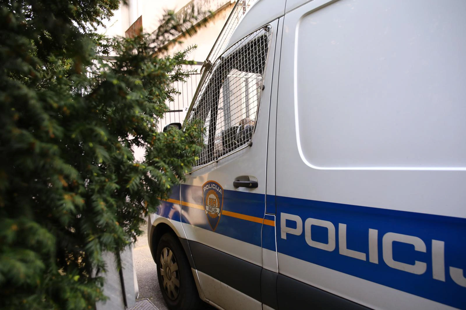 Pokrenuta istraga protiv skupine zbog preprodaje droge - HRT